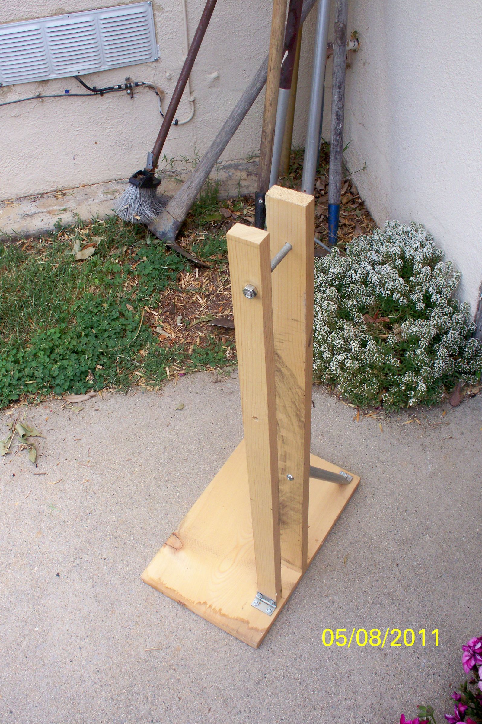 Make an Easy to Build Bike Stand : 5 Steps - Instructables