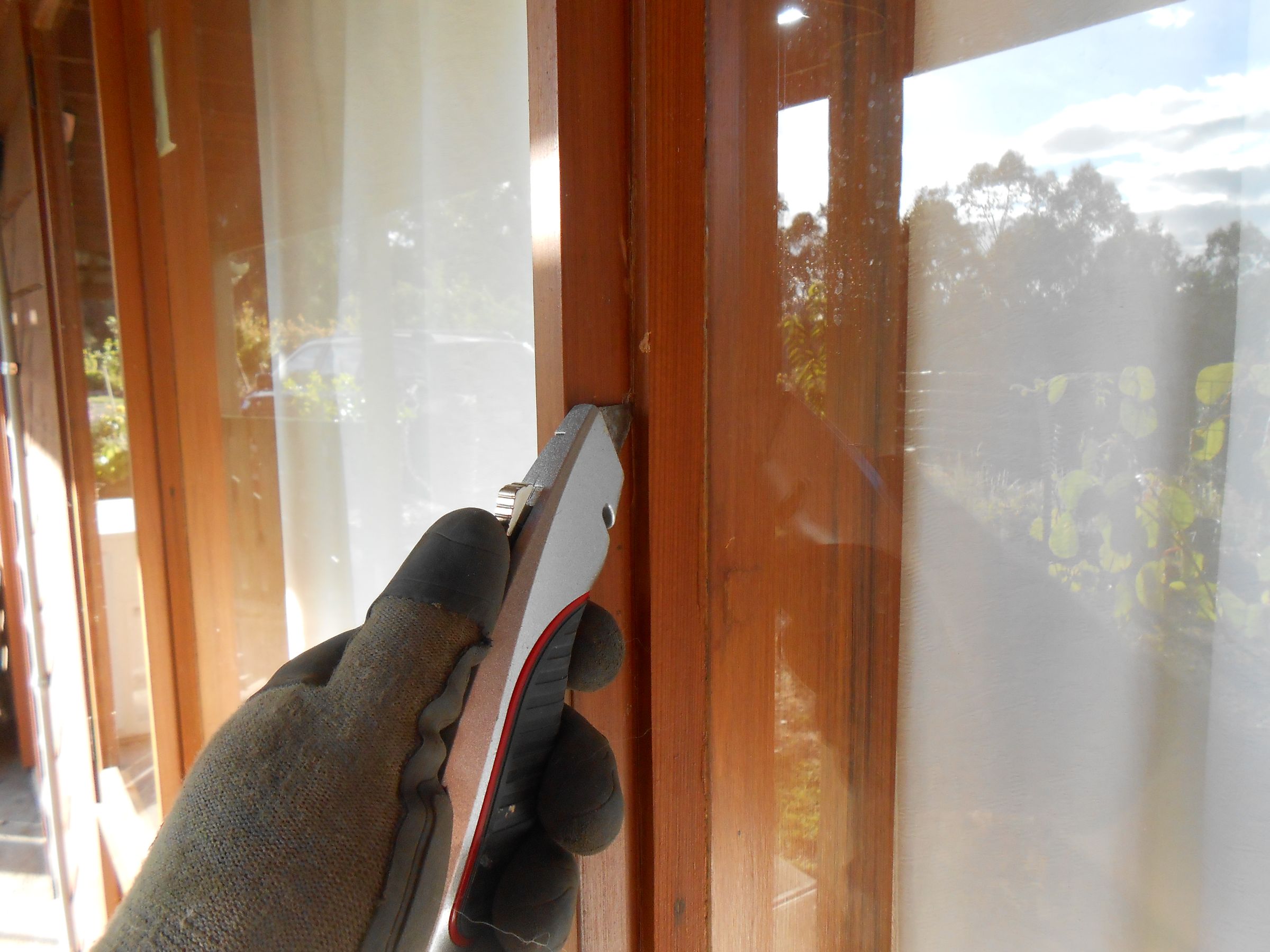 How to Replace the Glass in a Wood Frame Window. : 3 Steps (with ...