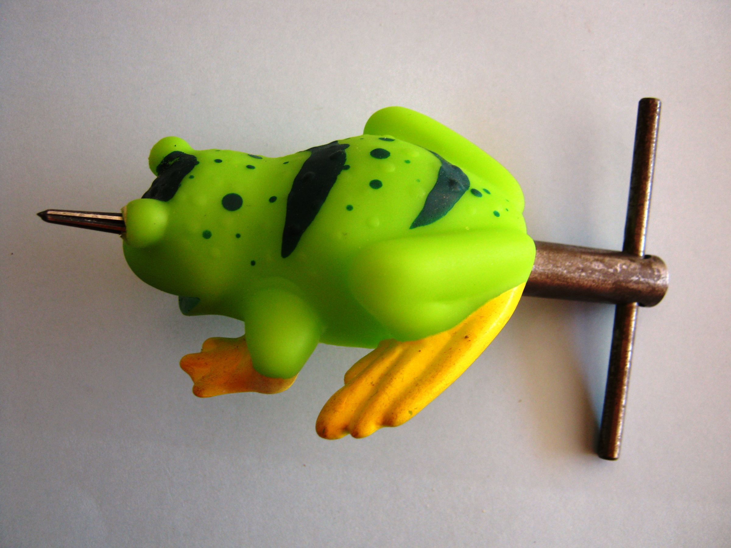 The Marvelous LED HypnoFrog : 9 Steps - Instructables