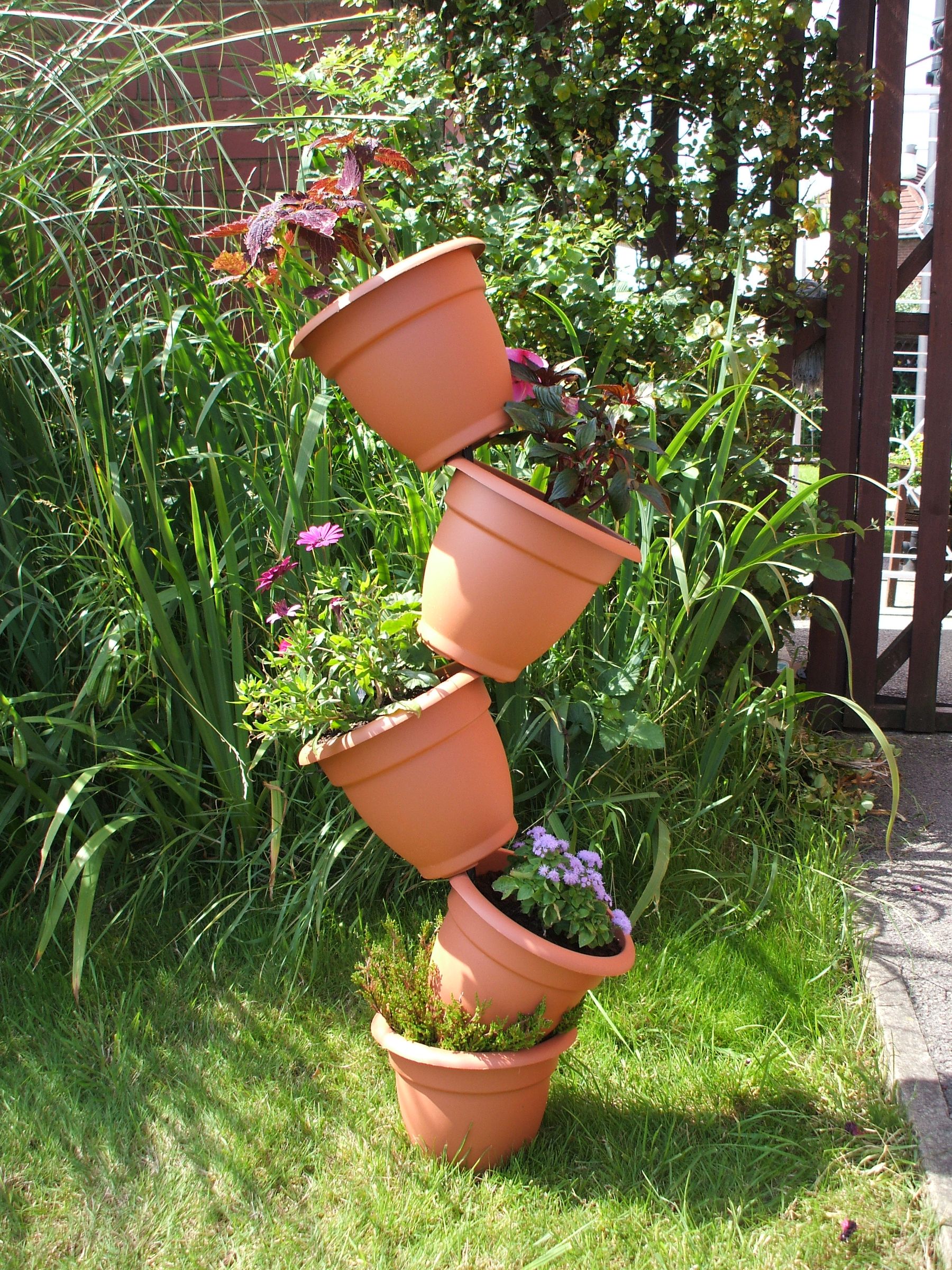 Tipsy Pots Tower Planter : 5 Steps (with Pictures) - Instructables