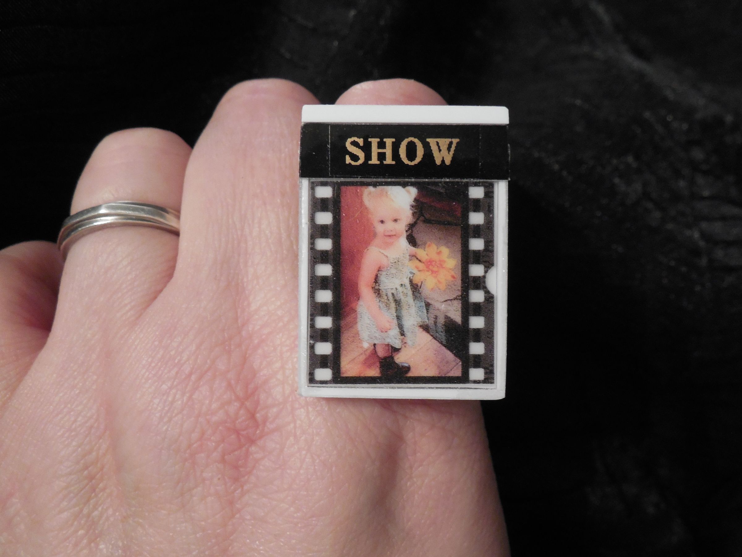 Backlit LED Display Finger Ring W/ Photo Transparancy : 9 Steps (with ...