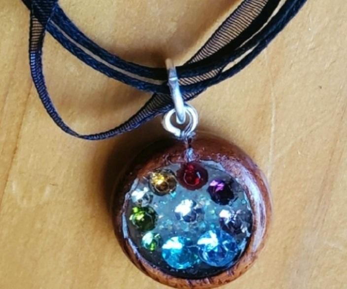 Rainbow Rhinestone Pendant : 7 Steps (with Pictures) - Instructables