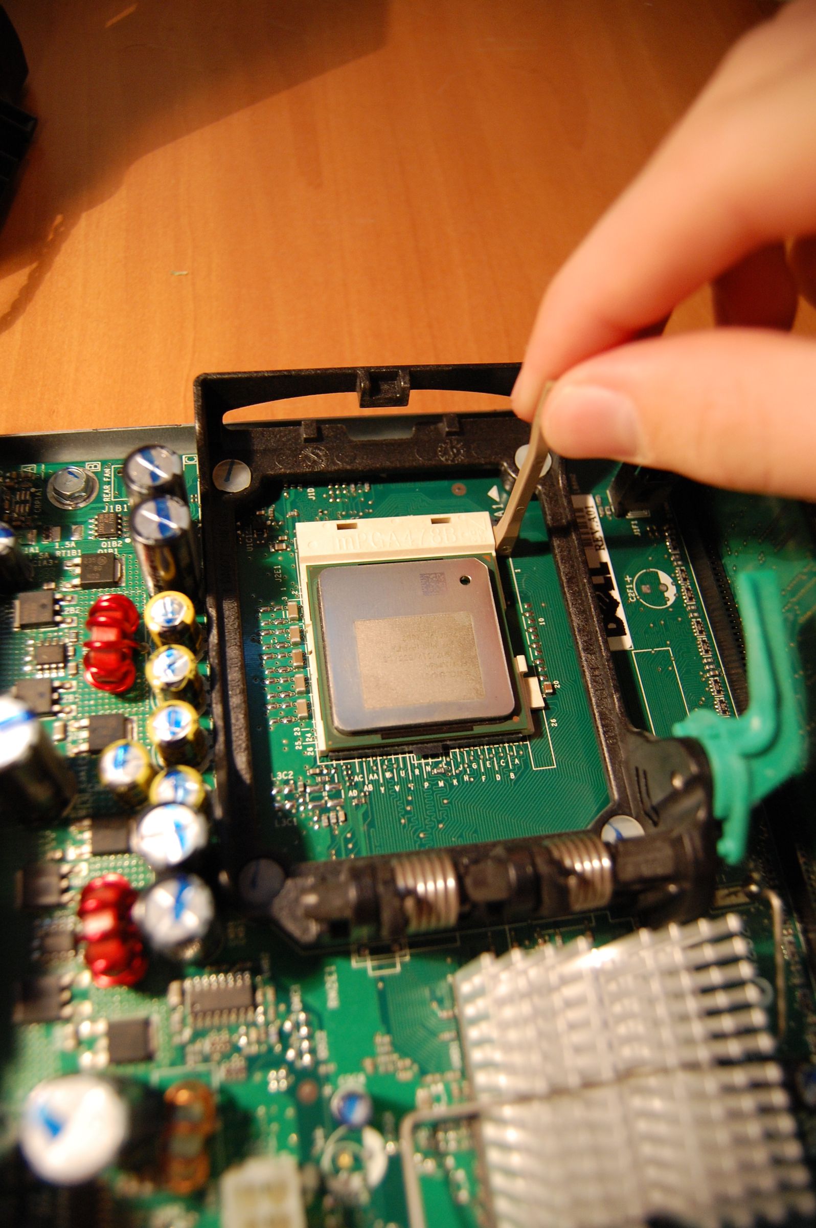 Install a CPU : 4 Steps - Instructables