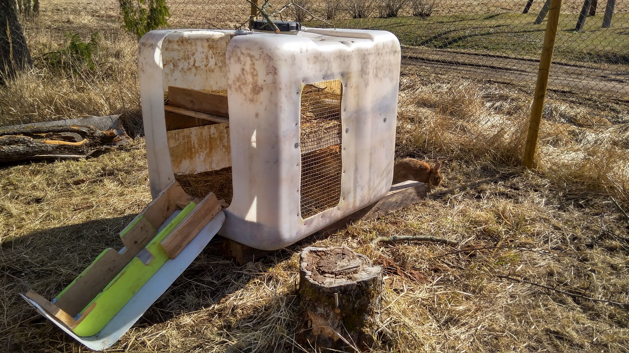 IBC Container Rabbit Hutch : 8 Steps (with Pictures) - Instructables