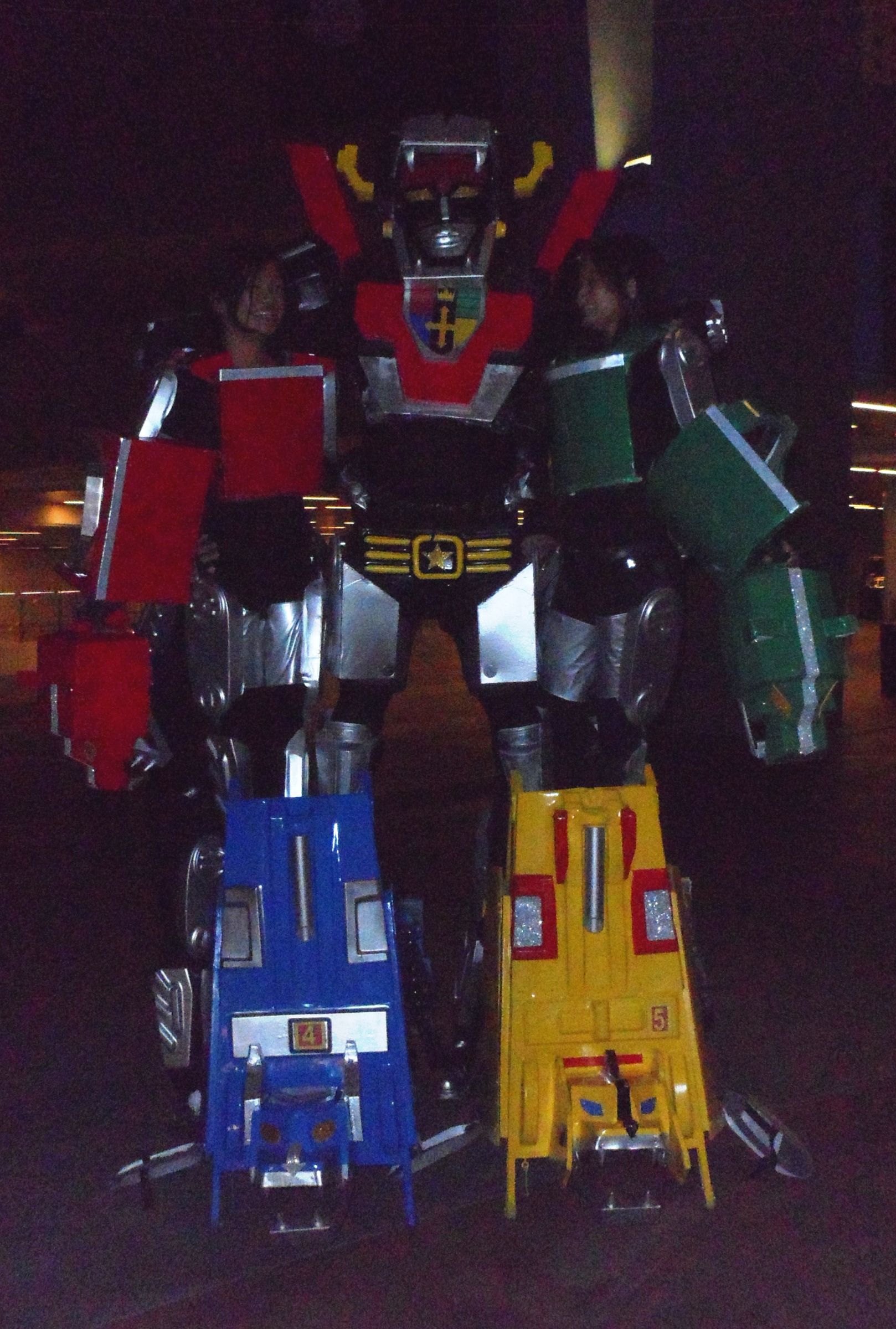 Voltron Force (5 Person Assembling Epic Costume) : 7 Steps (with ...