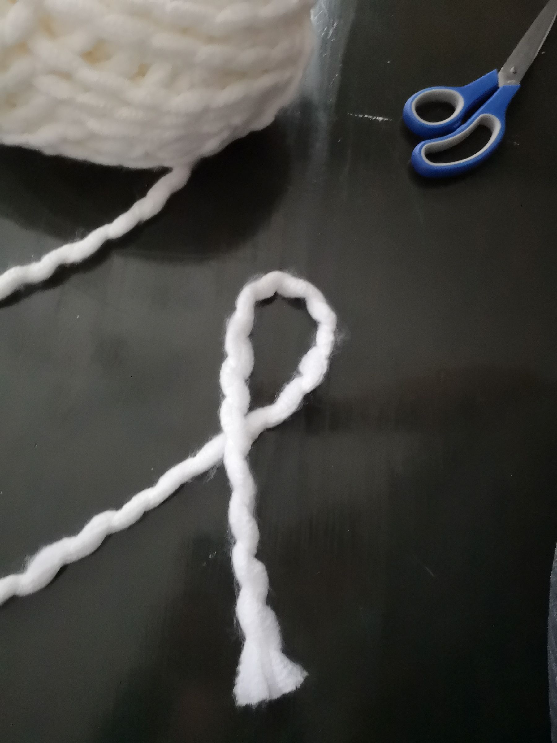 Finger Crochet Wreath : 7 Steps (with Pictures) - Instructables