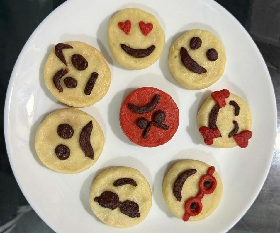 Smiley Face Cookies Without an Oven (Hostel-Friendly & Fun to Make) : 9 ...
