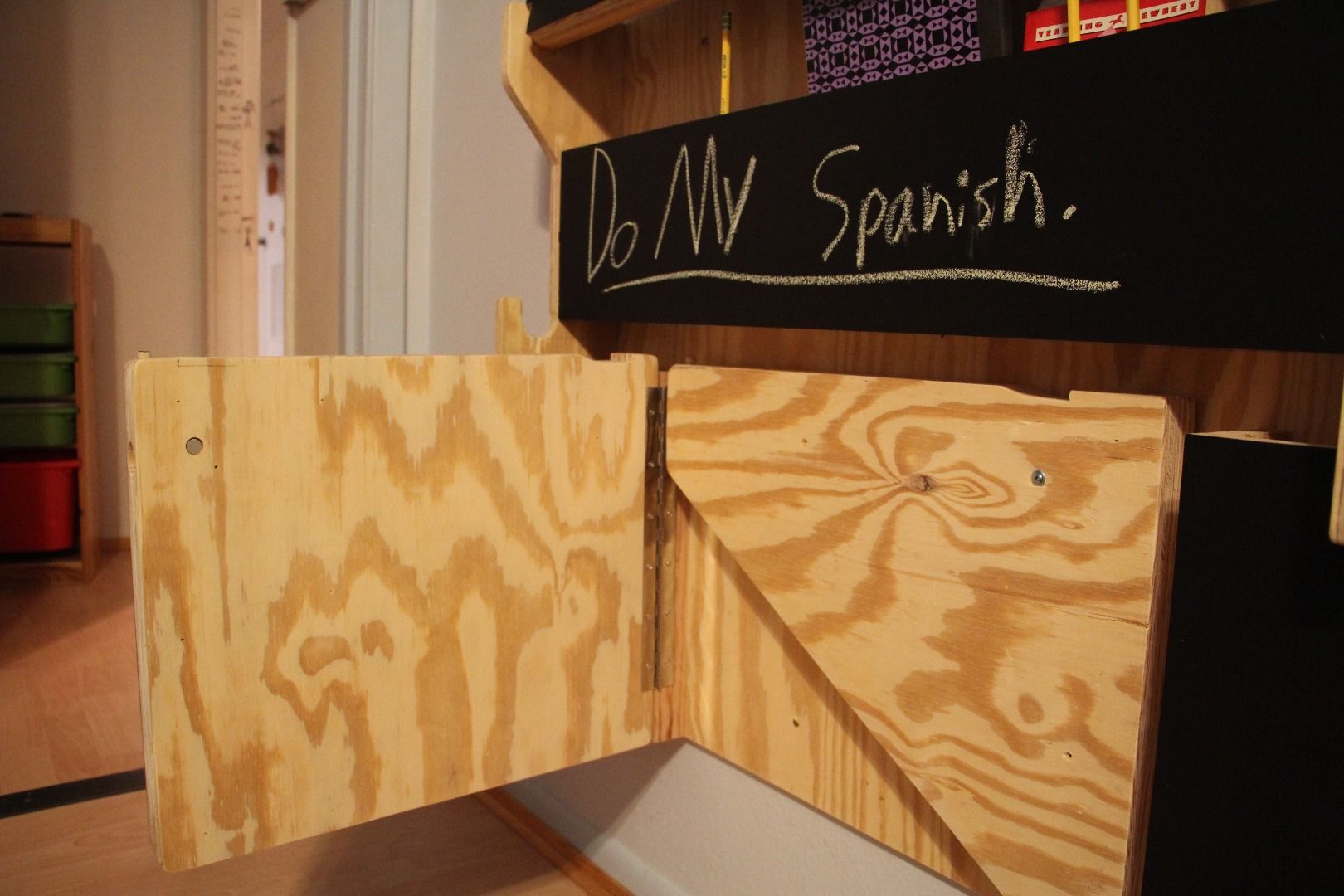 Wall Desk : 6 Steps - Instructables