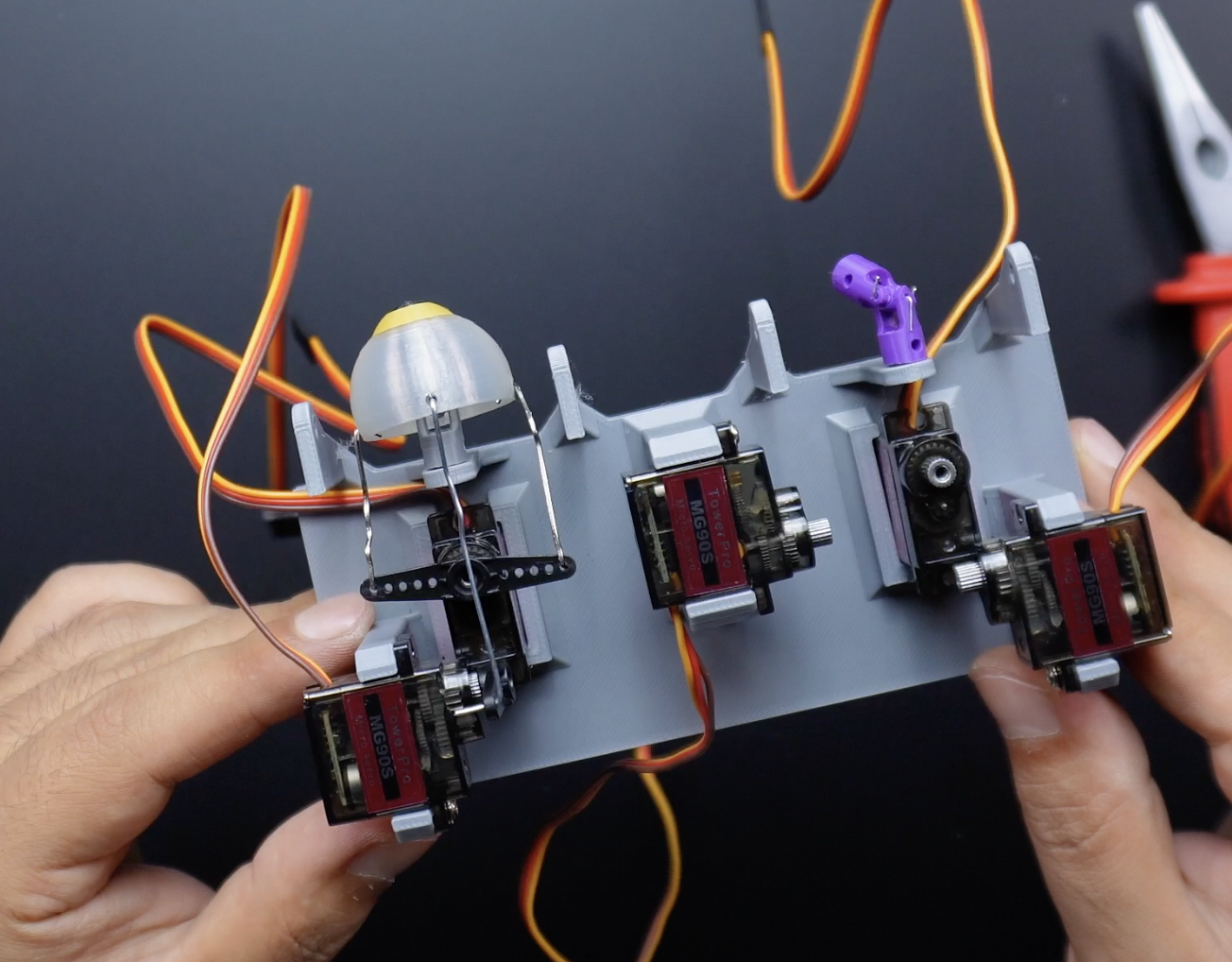 Face With Animatronic Eyes, Motion Detection and Voice : 6 Steps (with ...