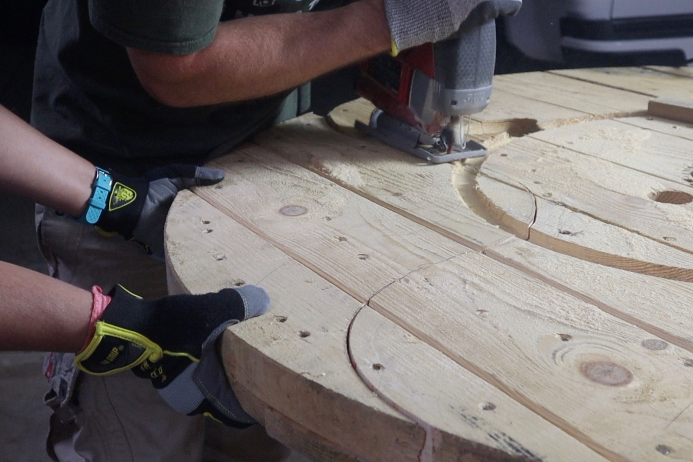 Cable Spool Pallet Bench - DIY Outdoor Seating! : 10 Steps (with ...
