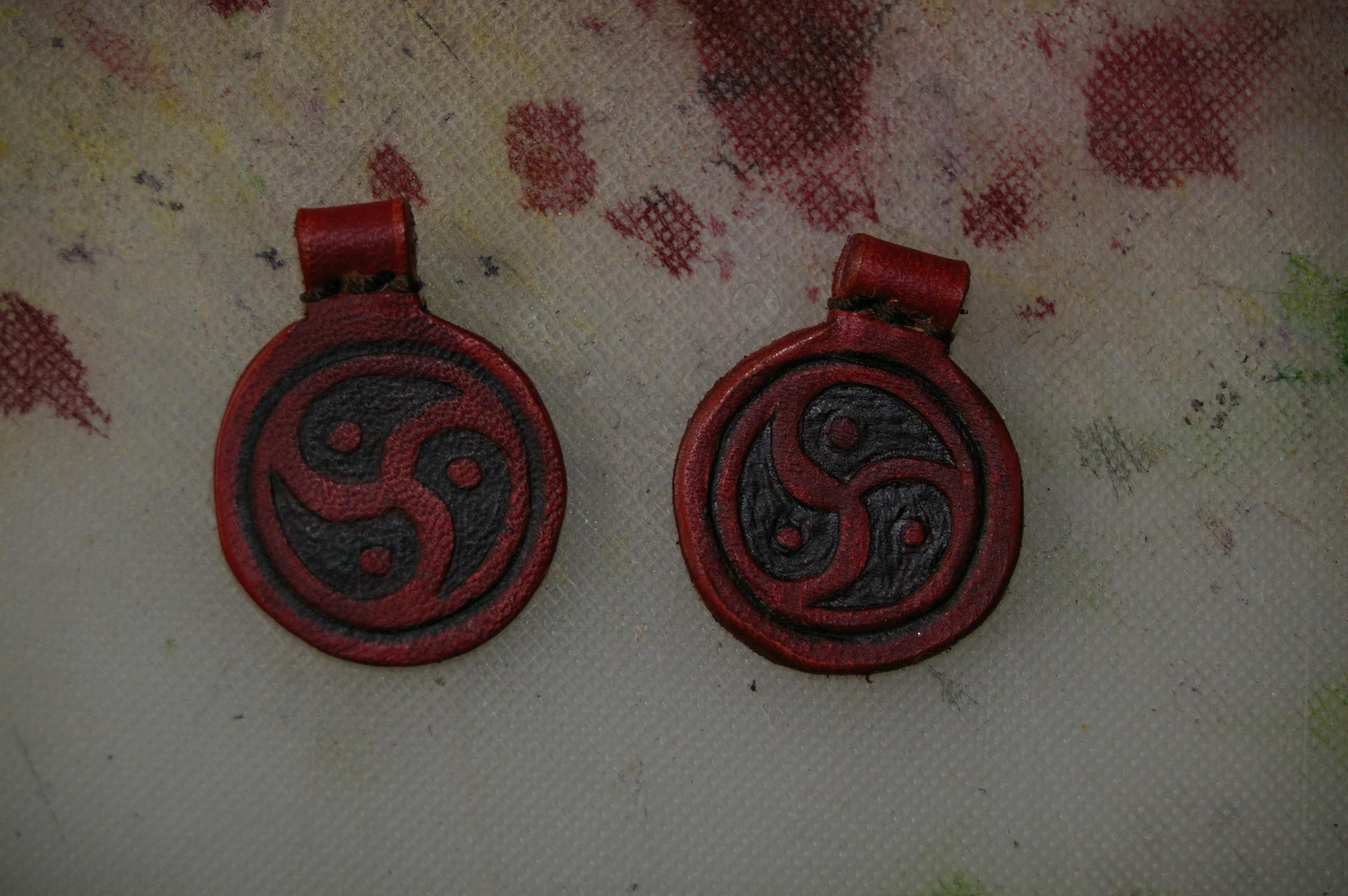 Homemade or Makeshift Tools to Make a Leather Pendant : 13 Steps (with ...