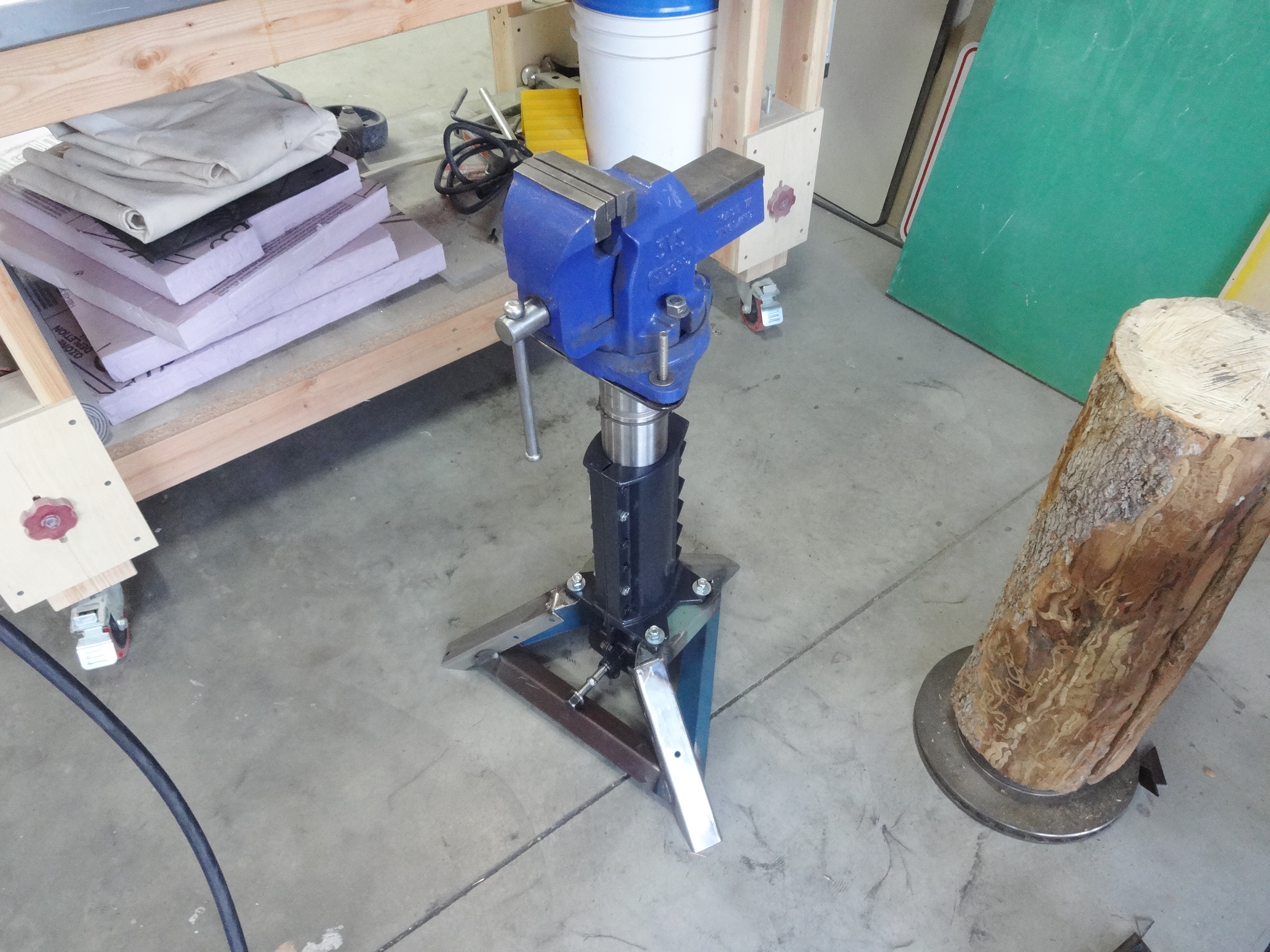 Height-Adjustable Portable Vise Stand : 22 Steps (with Pictures ...