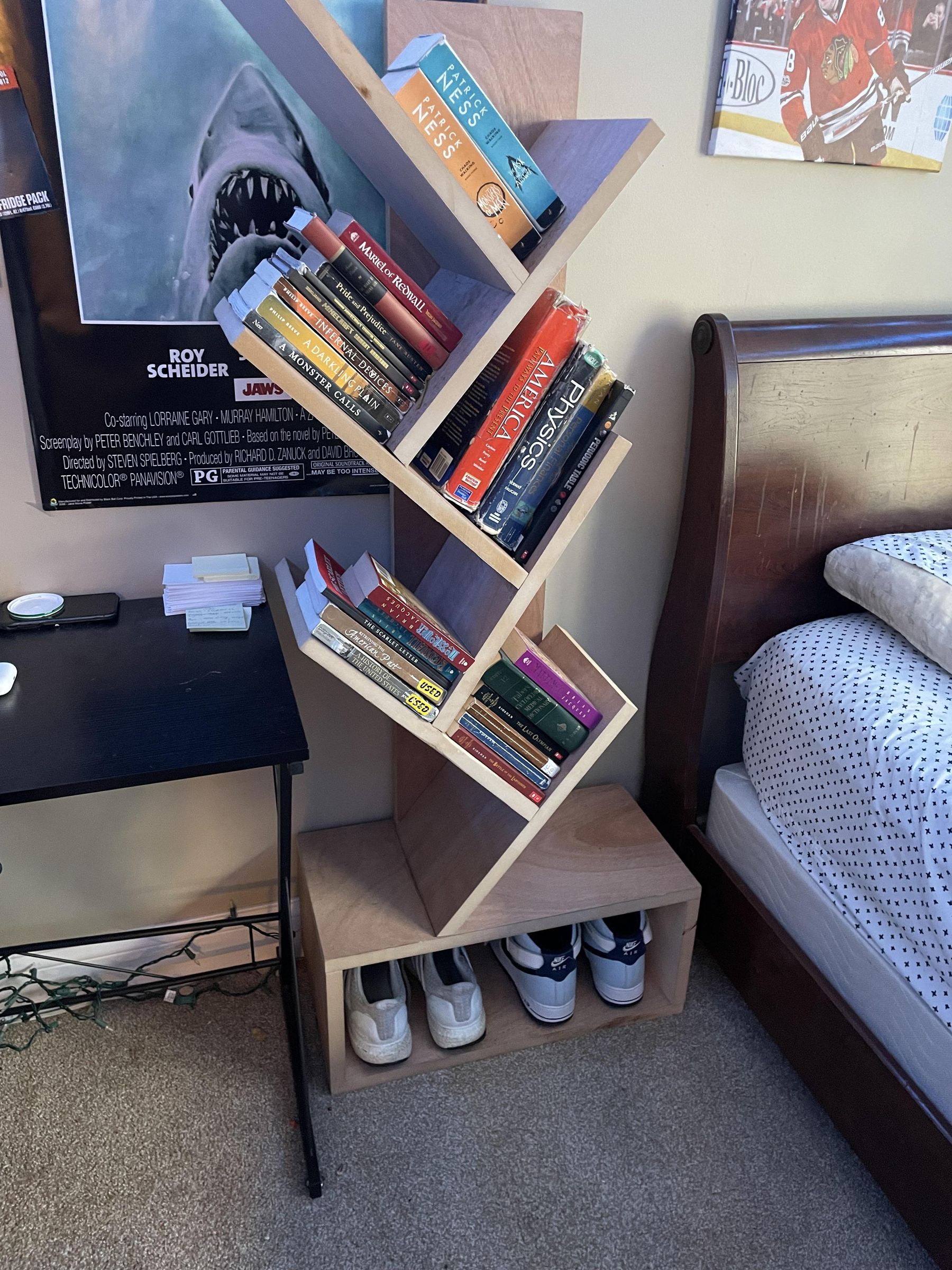 Compact Jagged T Bookshelf : 6 Steps - Instructables
