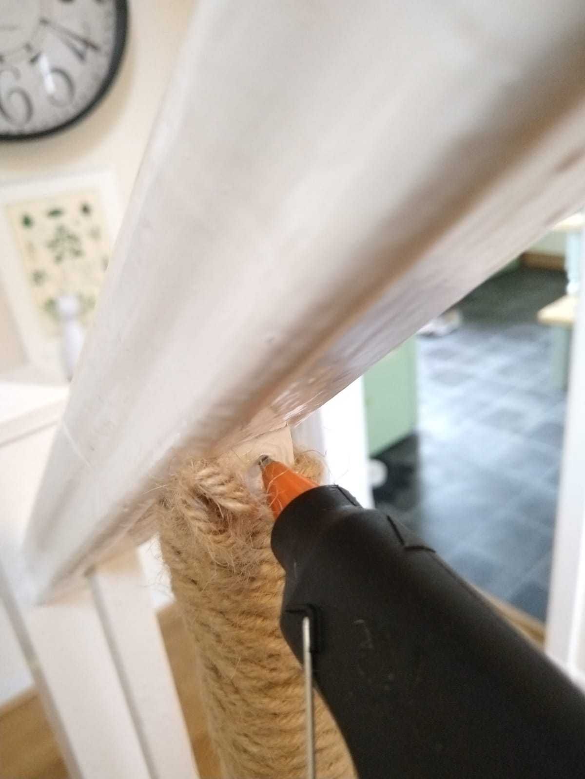 Cat Scratcher Stair Bannister. : 5 Steps (with Pictures) - Instructables