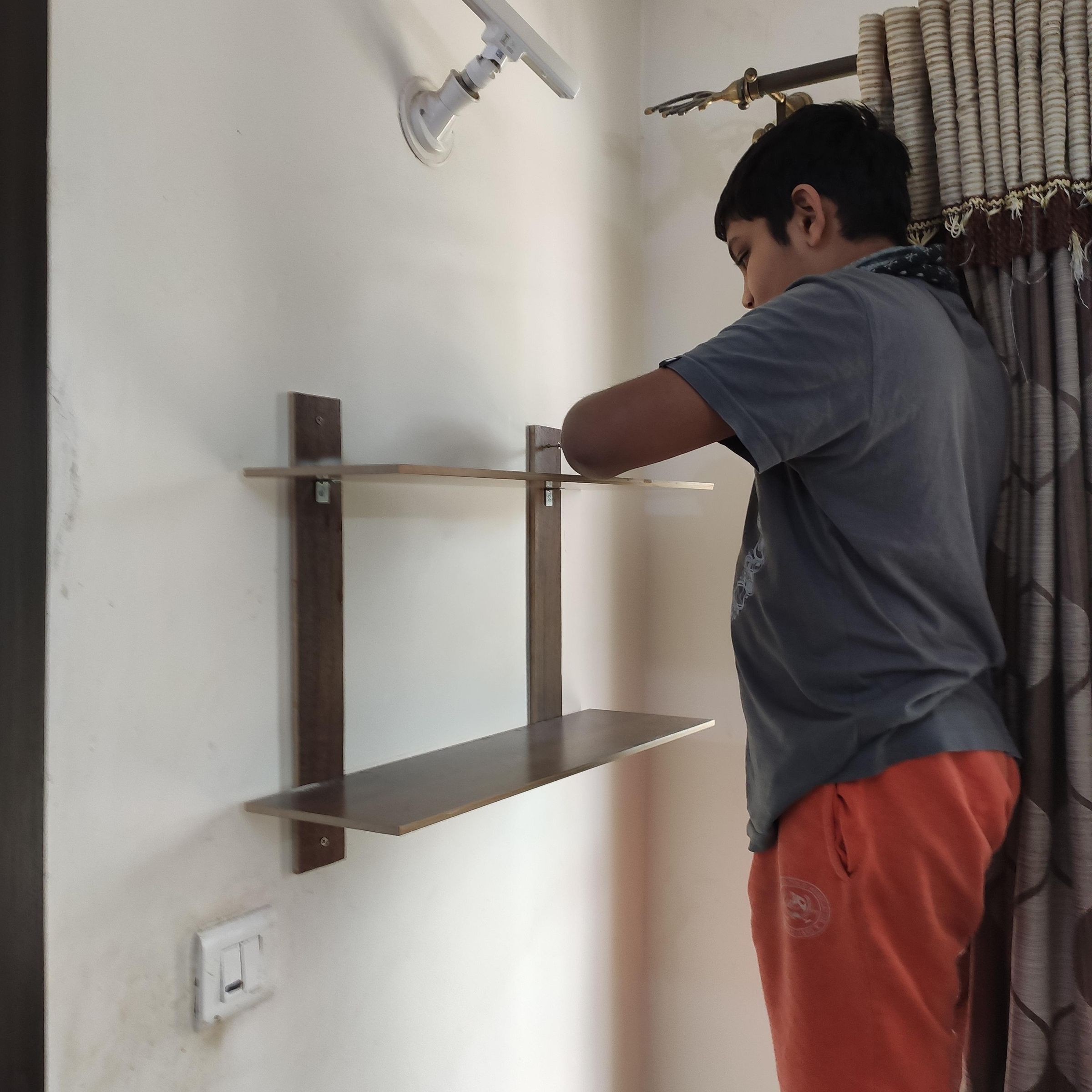 Simple Wall Hanging Bookshelf : 3 Steps (with Pictures) - Instructables