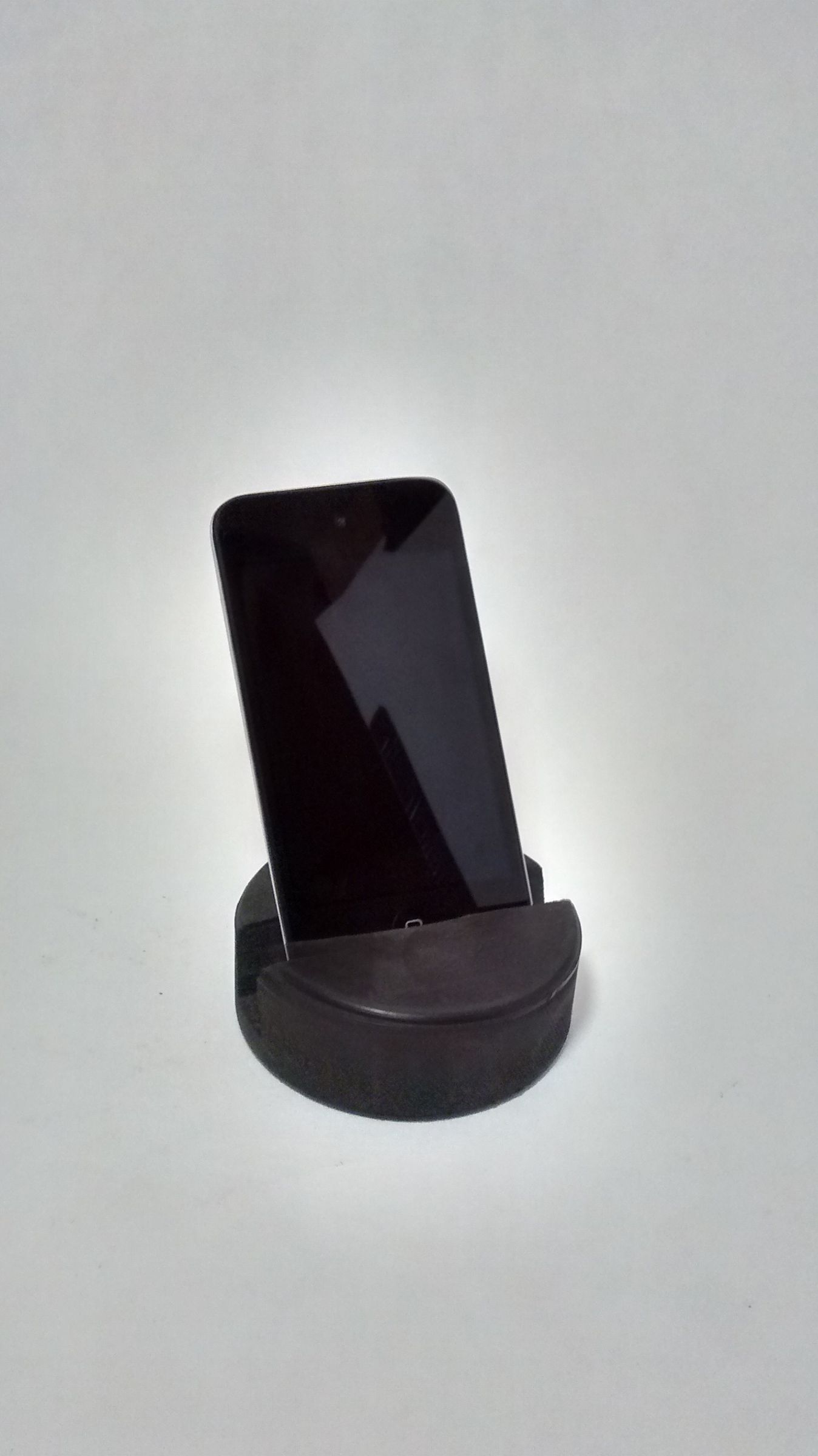 Hockey Puck Phone Stand-Minimalistic Version (v2.0) : 5 Steps (with ...