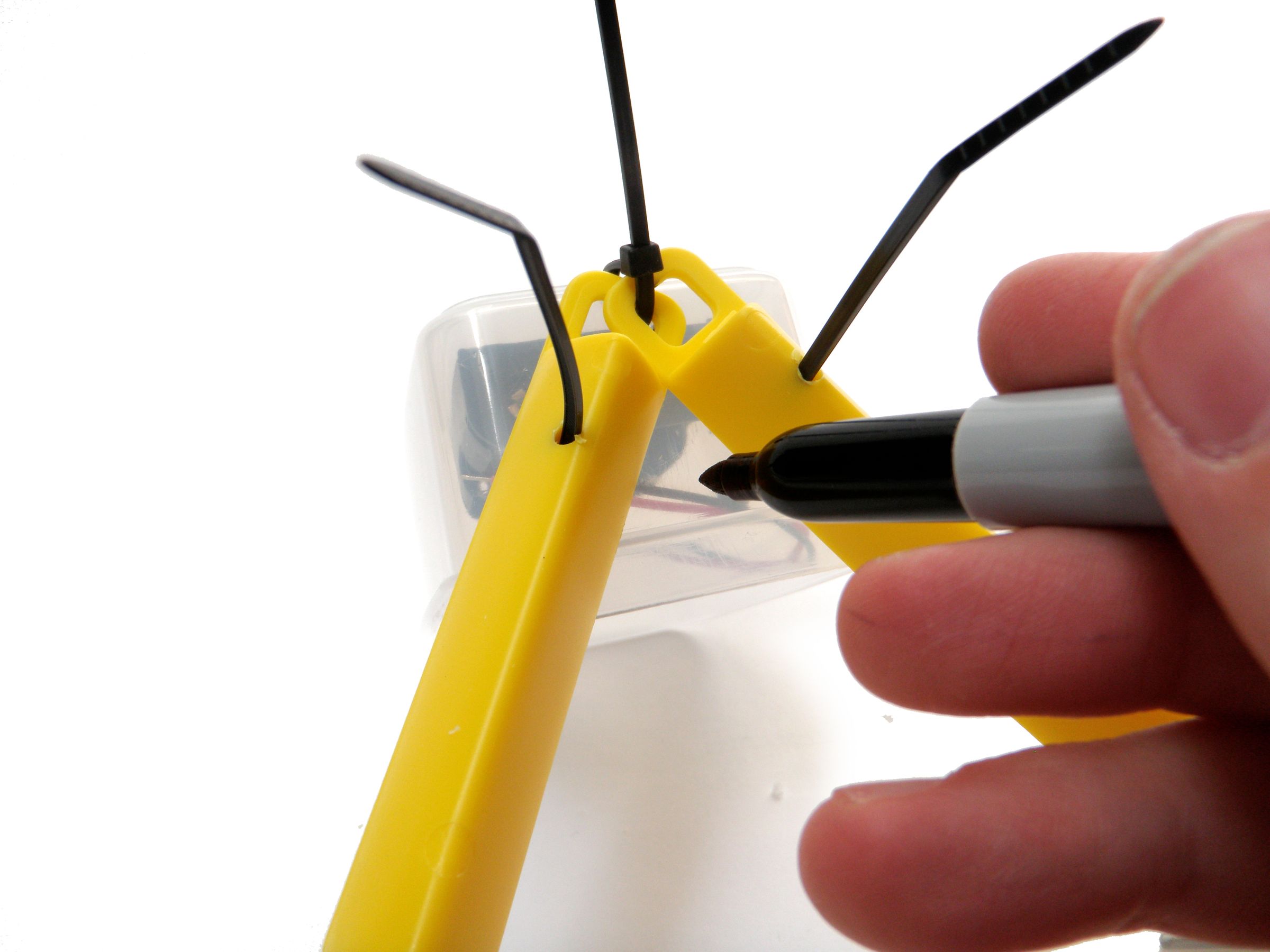 Simple Bots: Skitter : 20 Steps (with Pictures) - Instructables