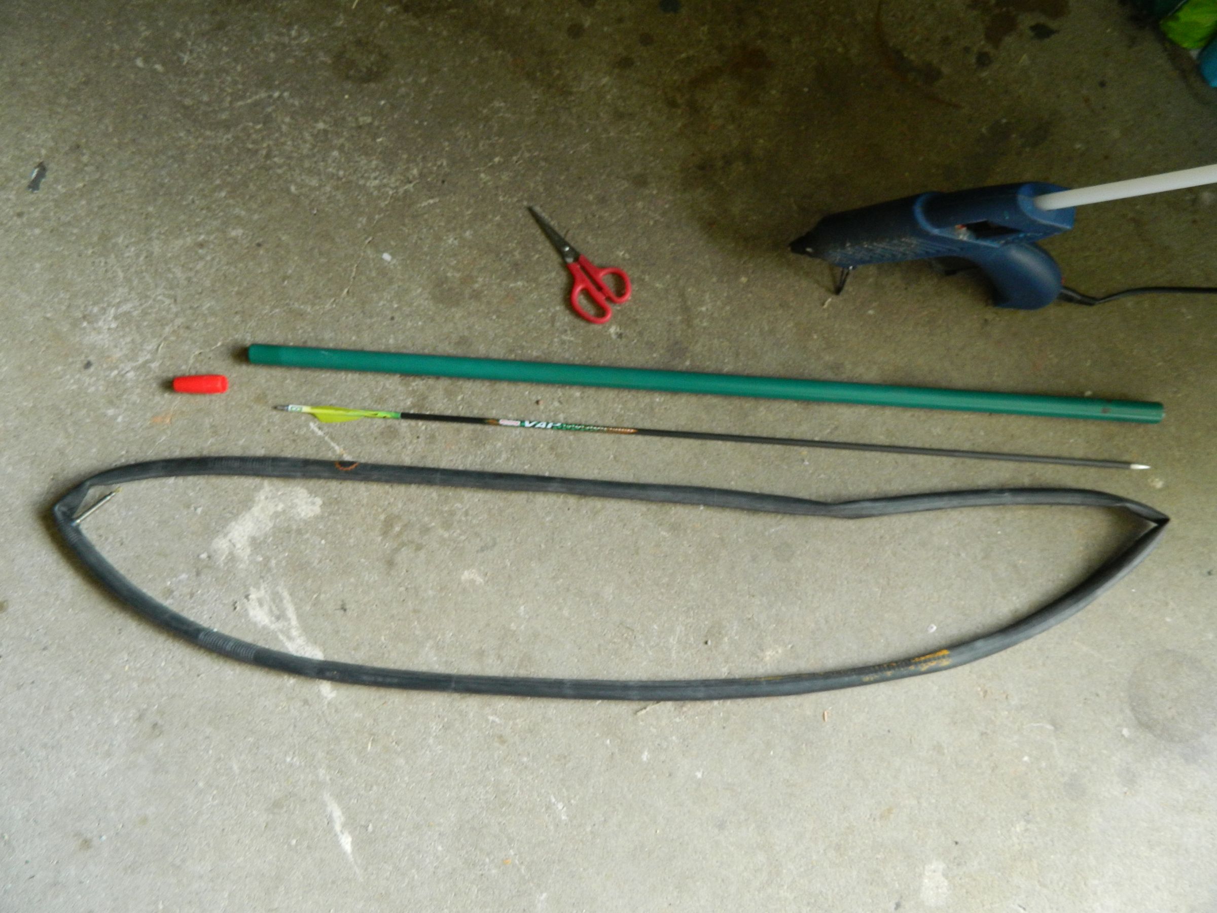 How to Make a Survival Bow / Whip : 10 Steps - Instructables