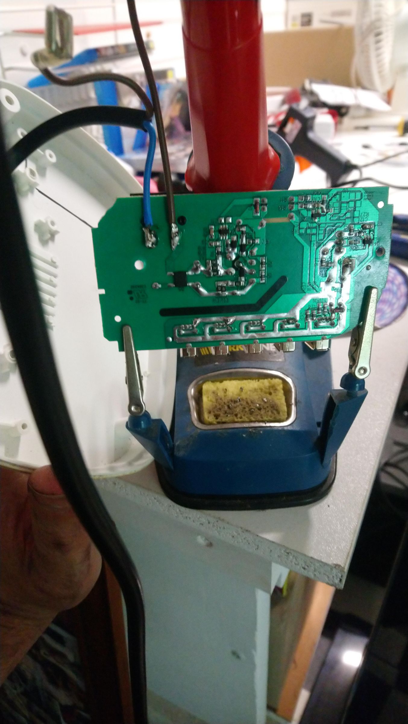 Repair and Upgrade a Magnifying Desk Lamp : 4 Steps - Instructables