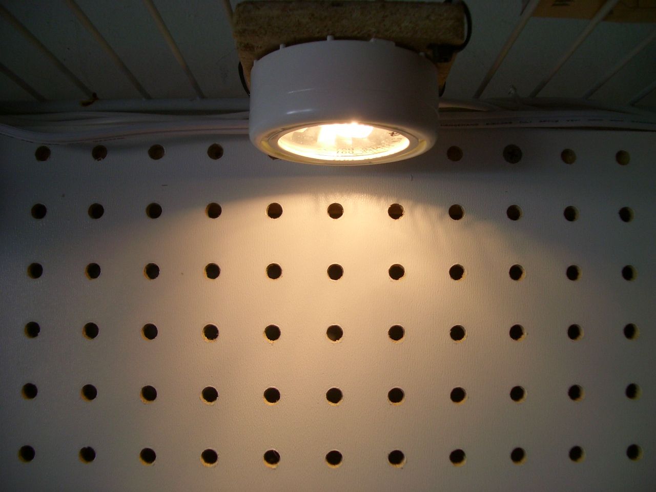 Custom Mounted Halogen Workbench Lights : 5 Steps - Instructables