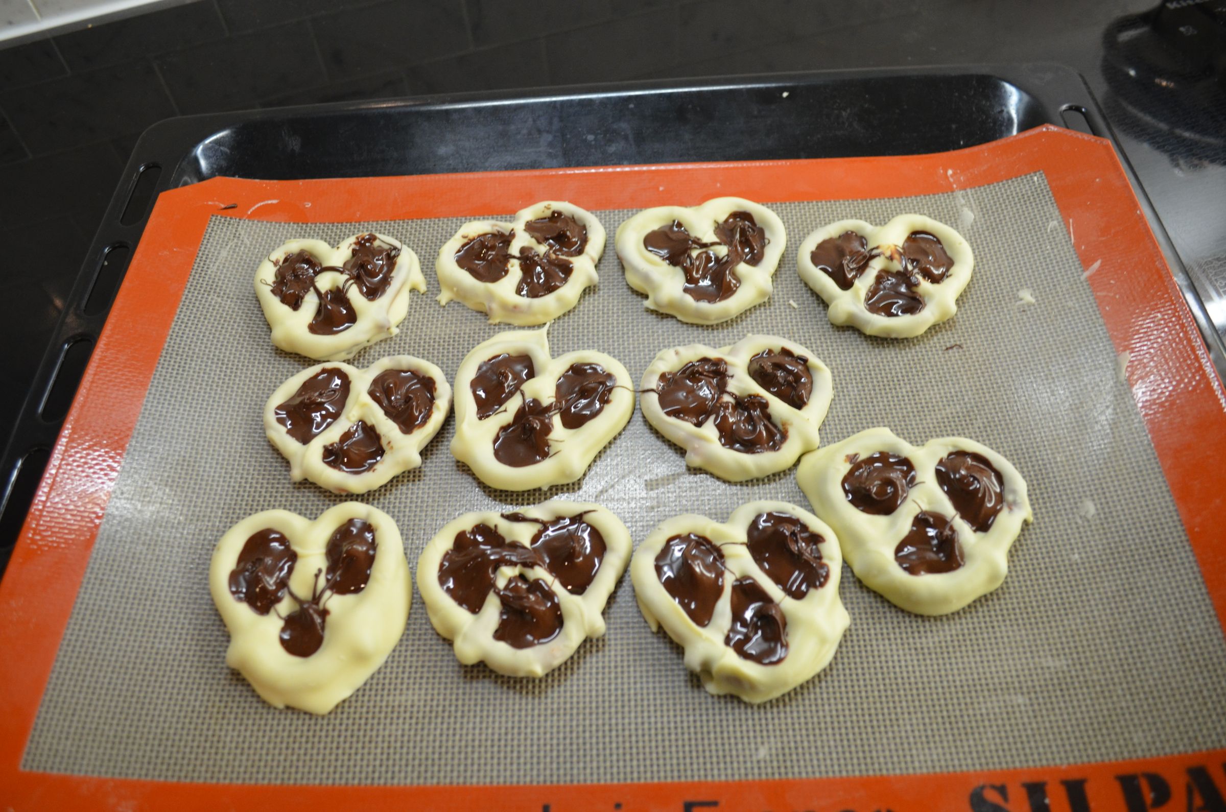 The Scream - Chocolate Pretzel Faces : 3 Steps - Instructables