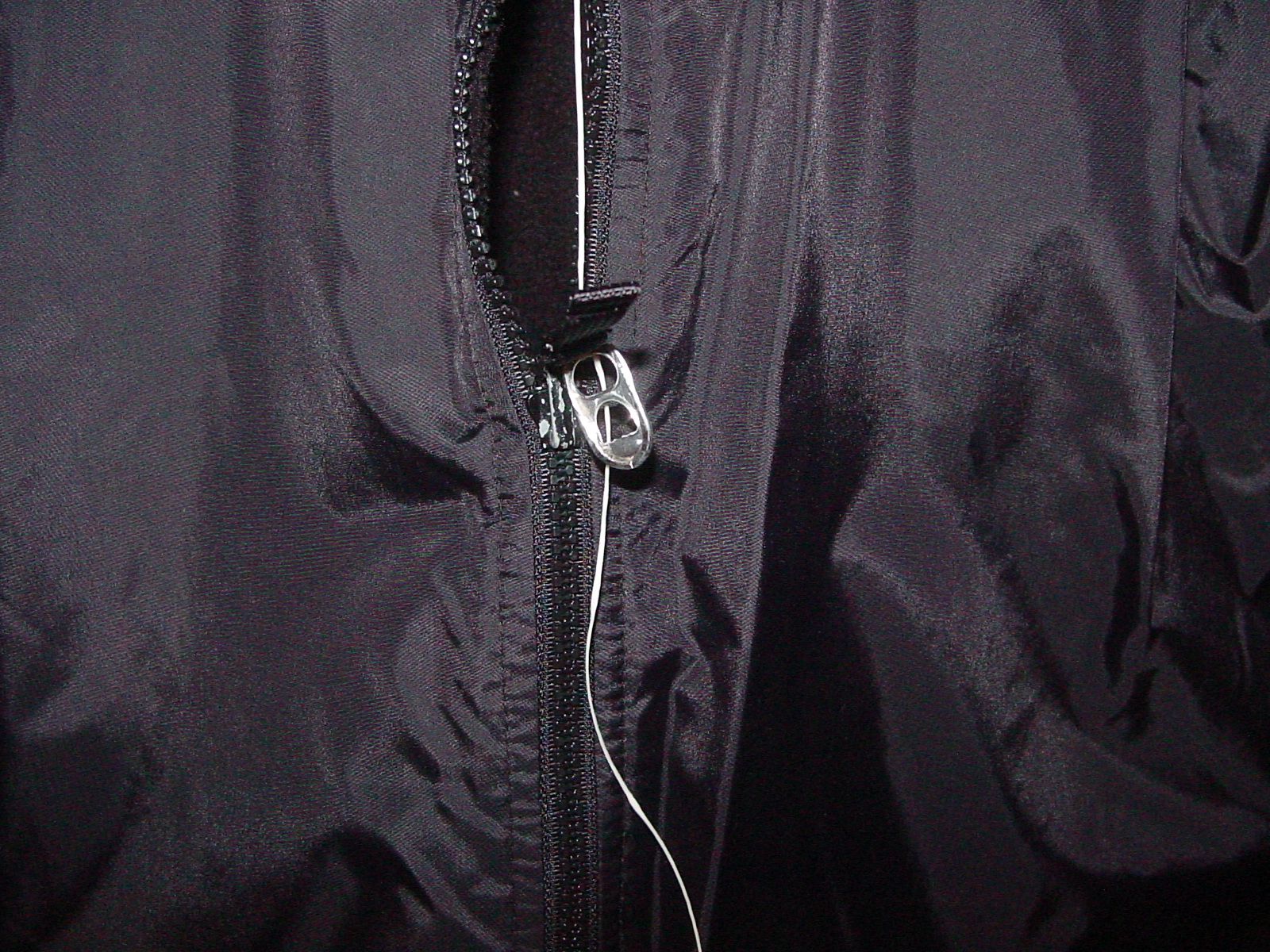 Self Zipping Helper ! : 7 Steps - Instructables