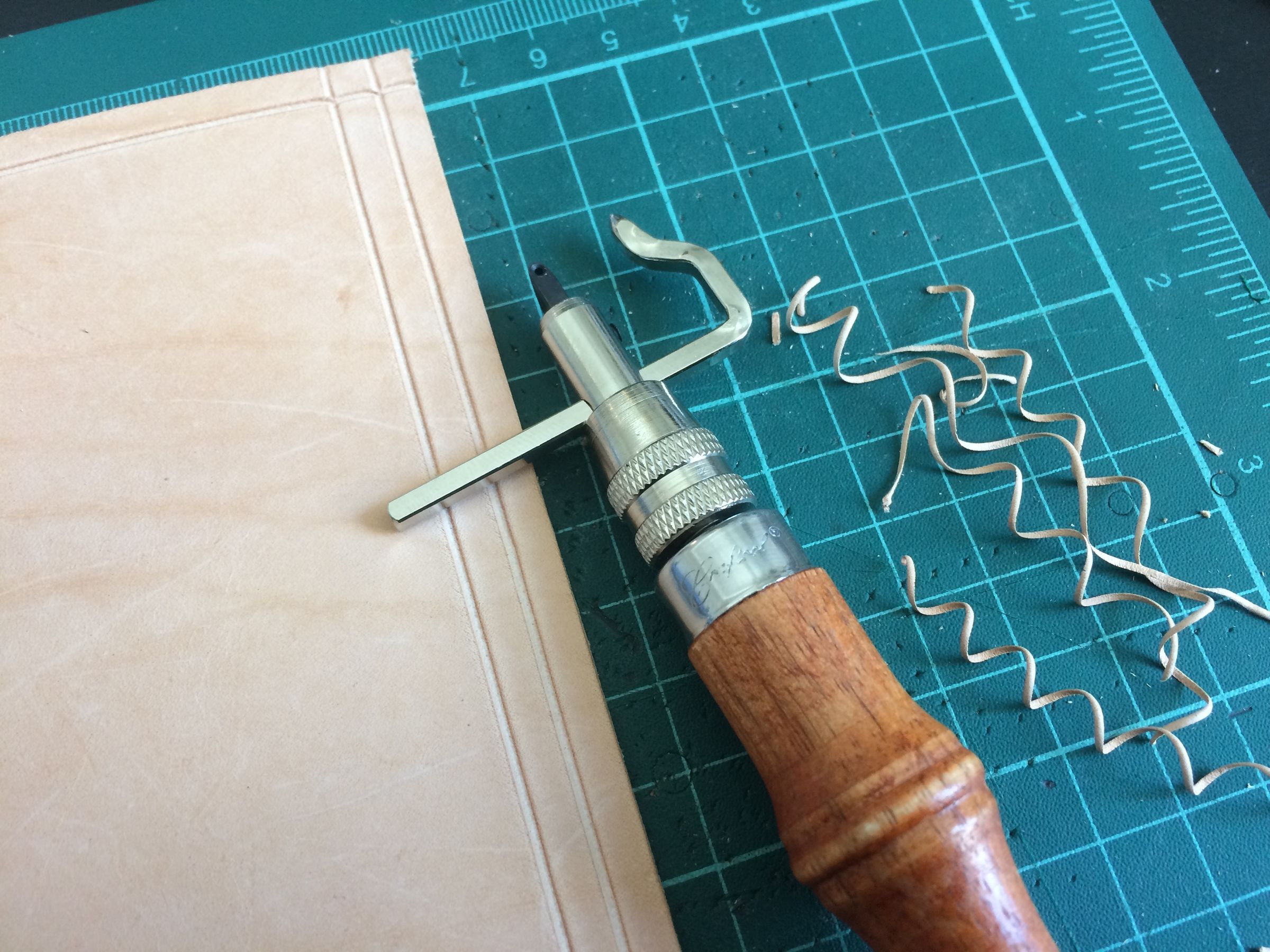 Leather Dice Tube : 15 Steps (with Pictures) - Instructables