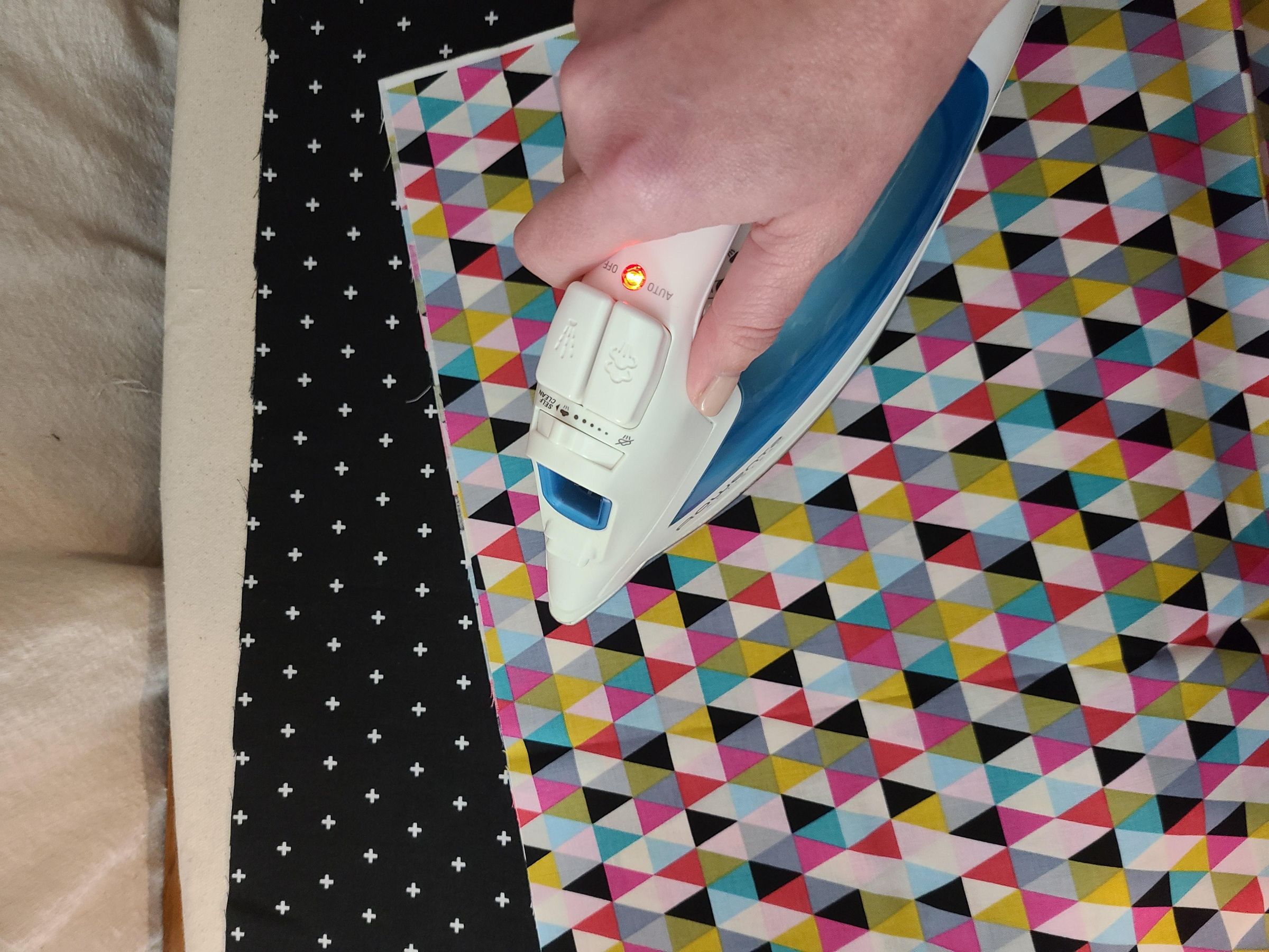How to Sew a Simple Zipper Pouch : 10 Steps (with Pictures) - Instructables