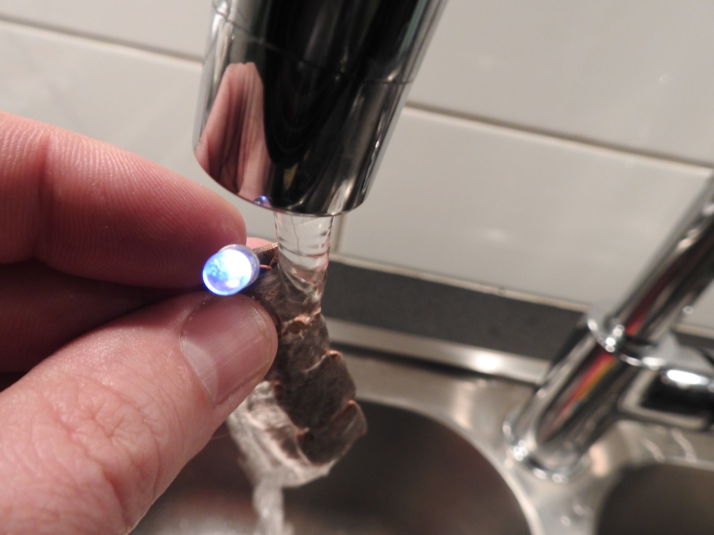 Water Powered Flashlight - Micro MEDELIS BATTERY : 3 Steps (with ...