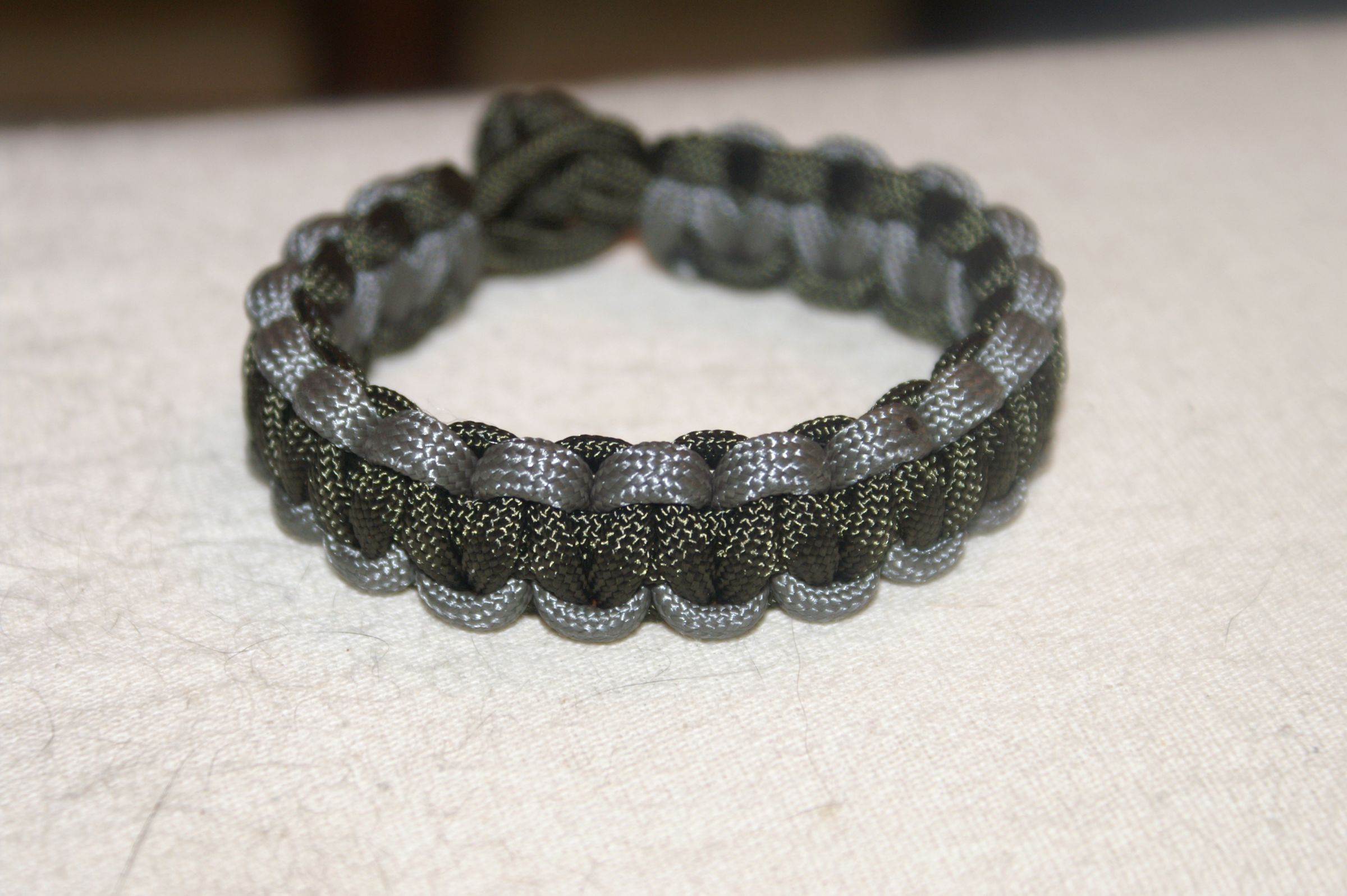 Survival Bracelet (Updated!) : 8 Steps (with Pictures) - Instructables
