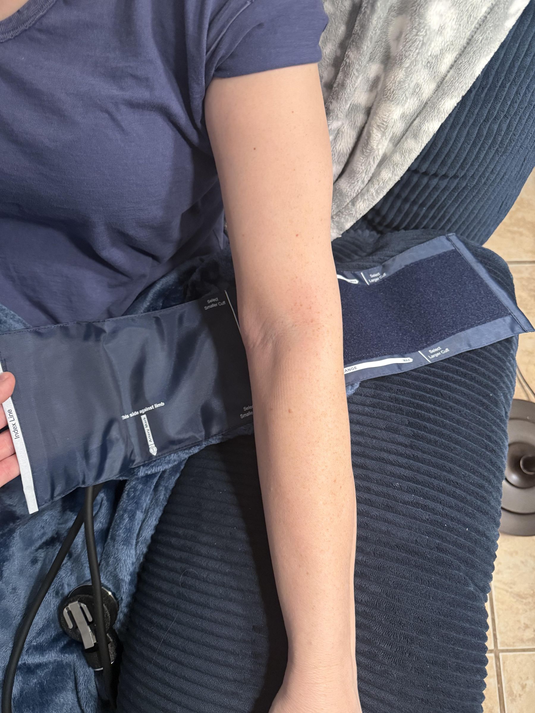 How to Measure Blood Pressure Using a Cuff and Stethescope : 10 Steps ...