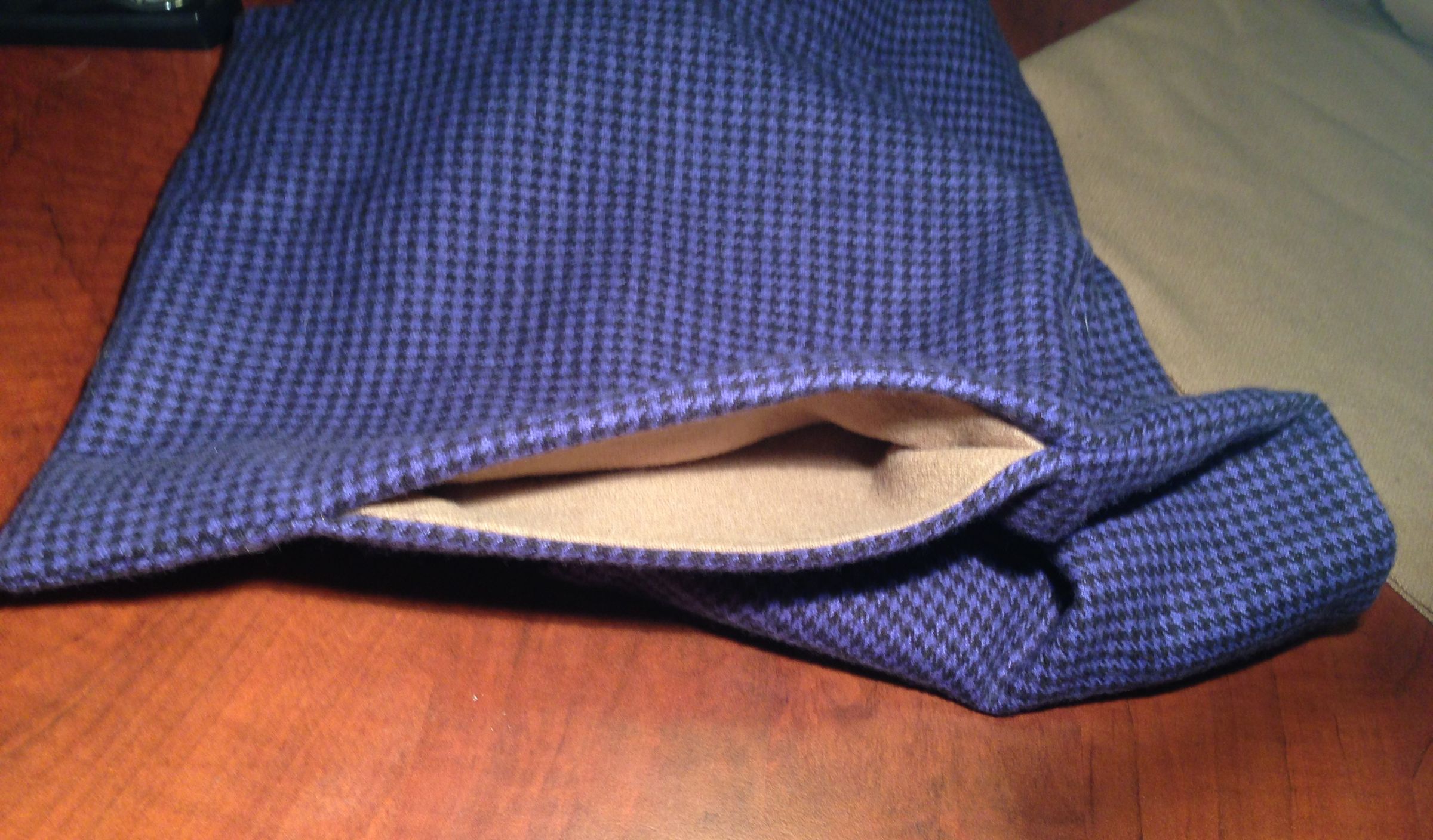 Learn to Sew Inseam Pockets Into Scarves : 6 Steps (with Pictures ...