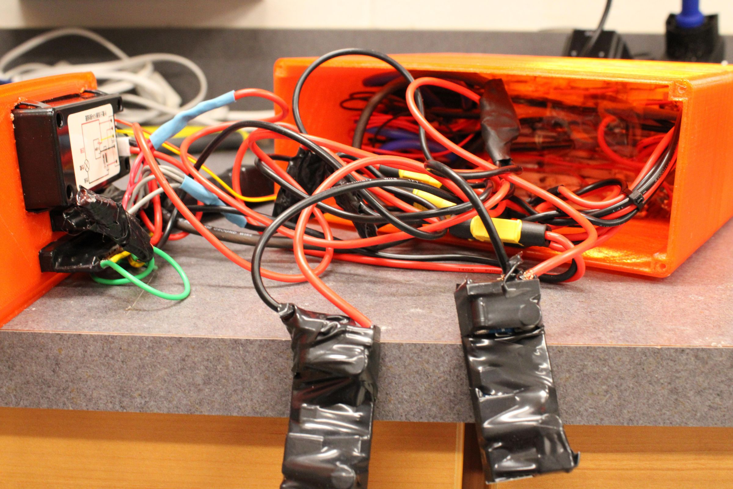 Massive USB Battery Bank Made From Recycled Chromebook Batteries : 9 ...