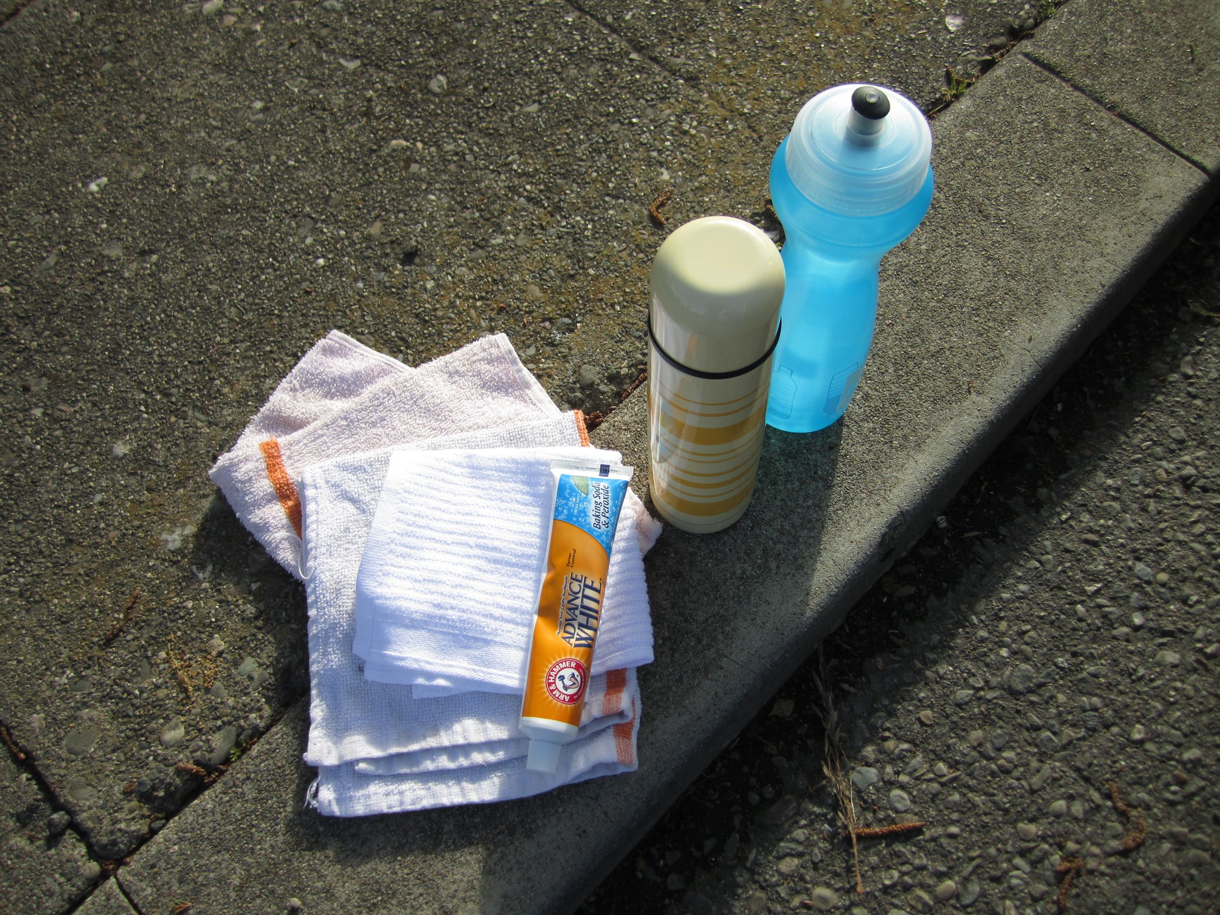 Clean Your Headlights With Toothpaste : 4 Steps (with Pictures ...