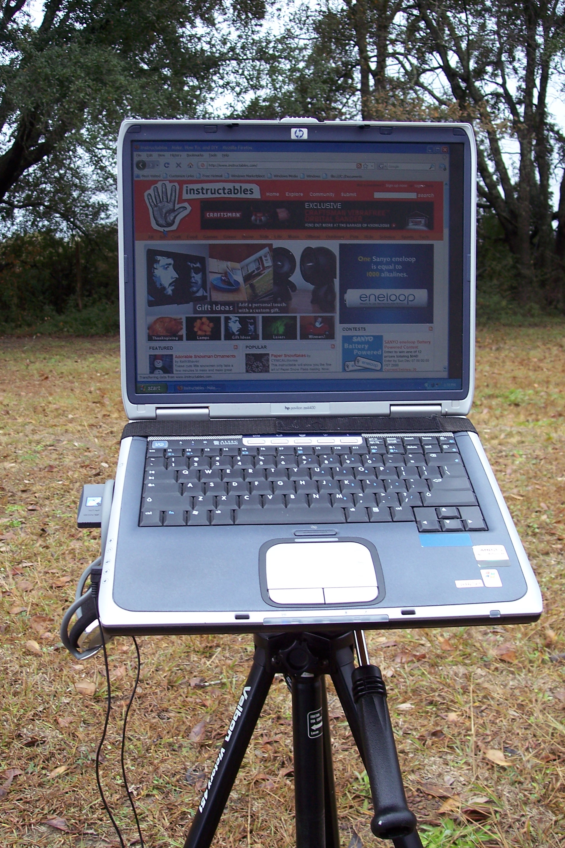 LAPTOP DESK FROM OLD CAMERA TRIPOD : 4 Steps - Instructables