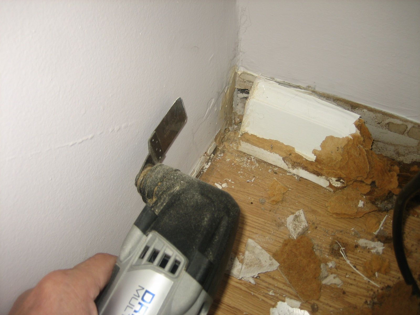 BASEBOARD MOLDING REPAIR : 8 Steps (with Pictures) - Instructables