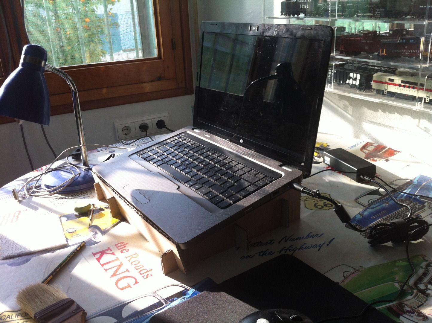 Laptop Stand With Hidden Organizer : 6 Steps (with Pictures ...