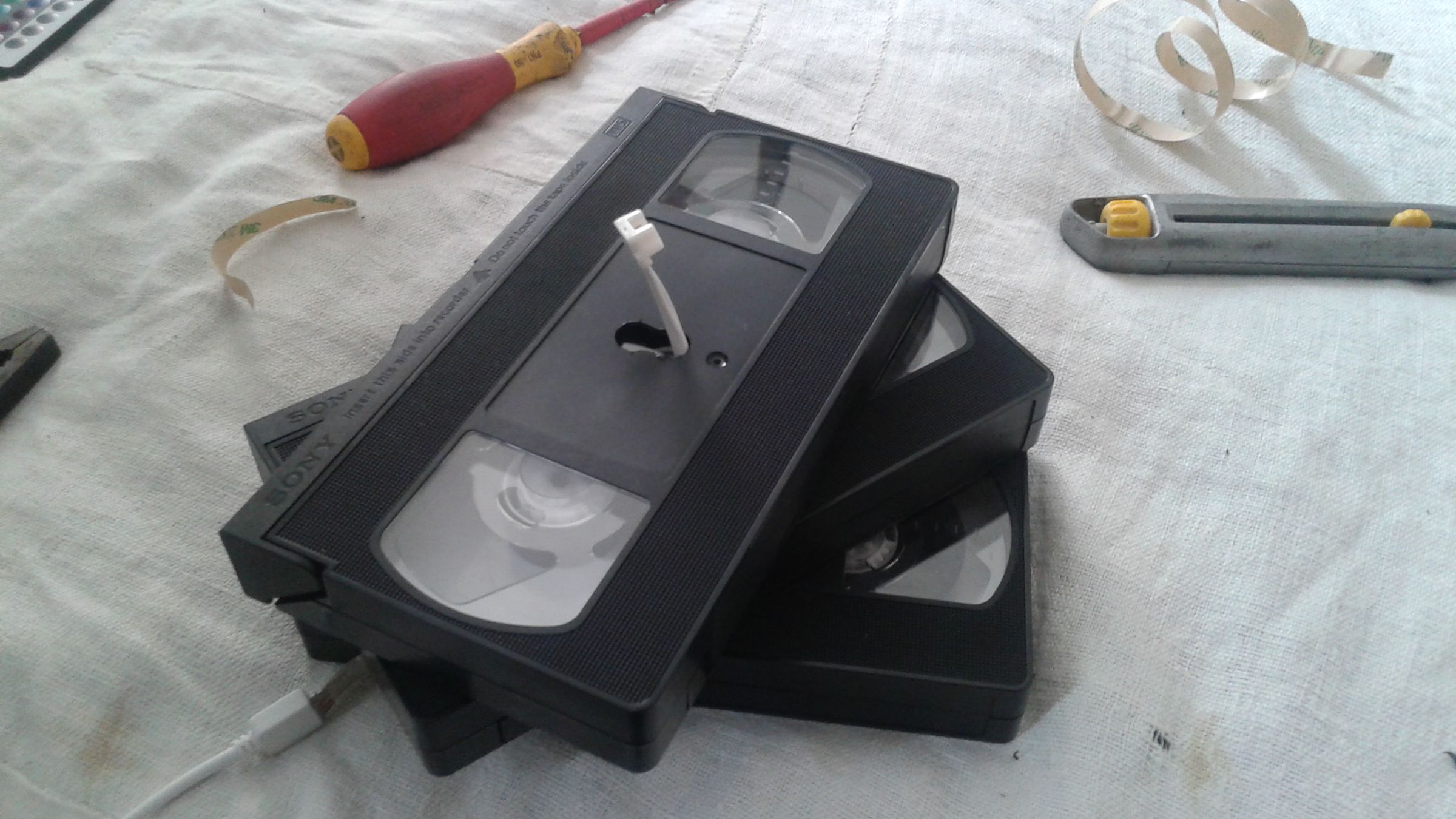 VHS DECORATION LAMP : 10 Steps (with Pictures) - Instructables