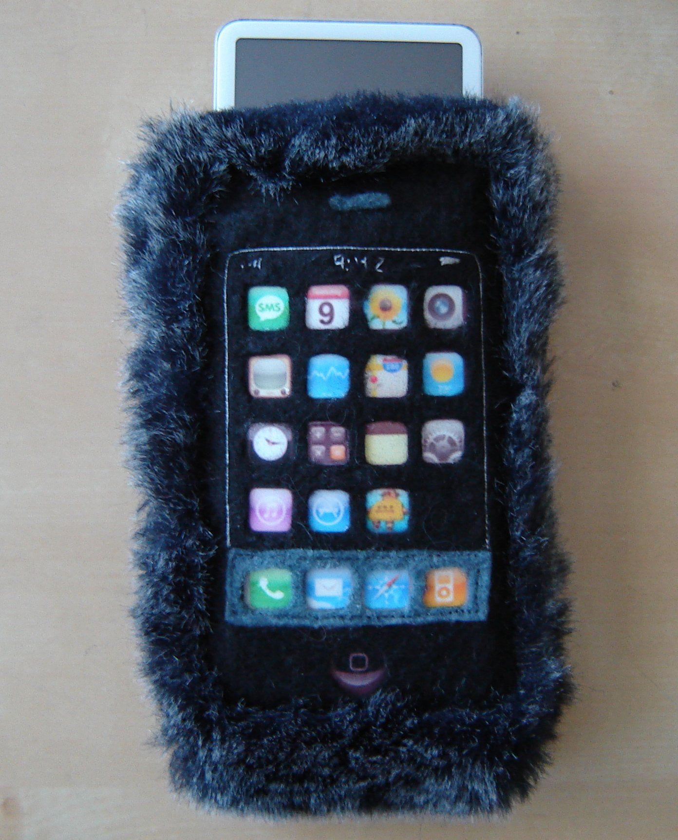 Plush Iphone Sleeve : 12 Steps (with Pictures) - Instructables