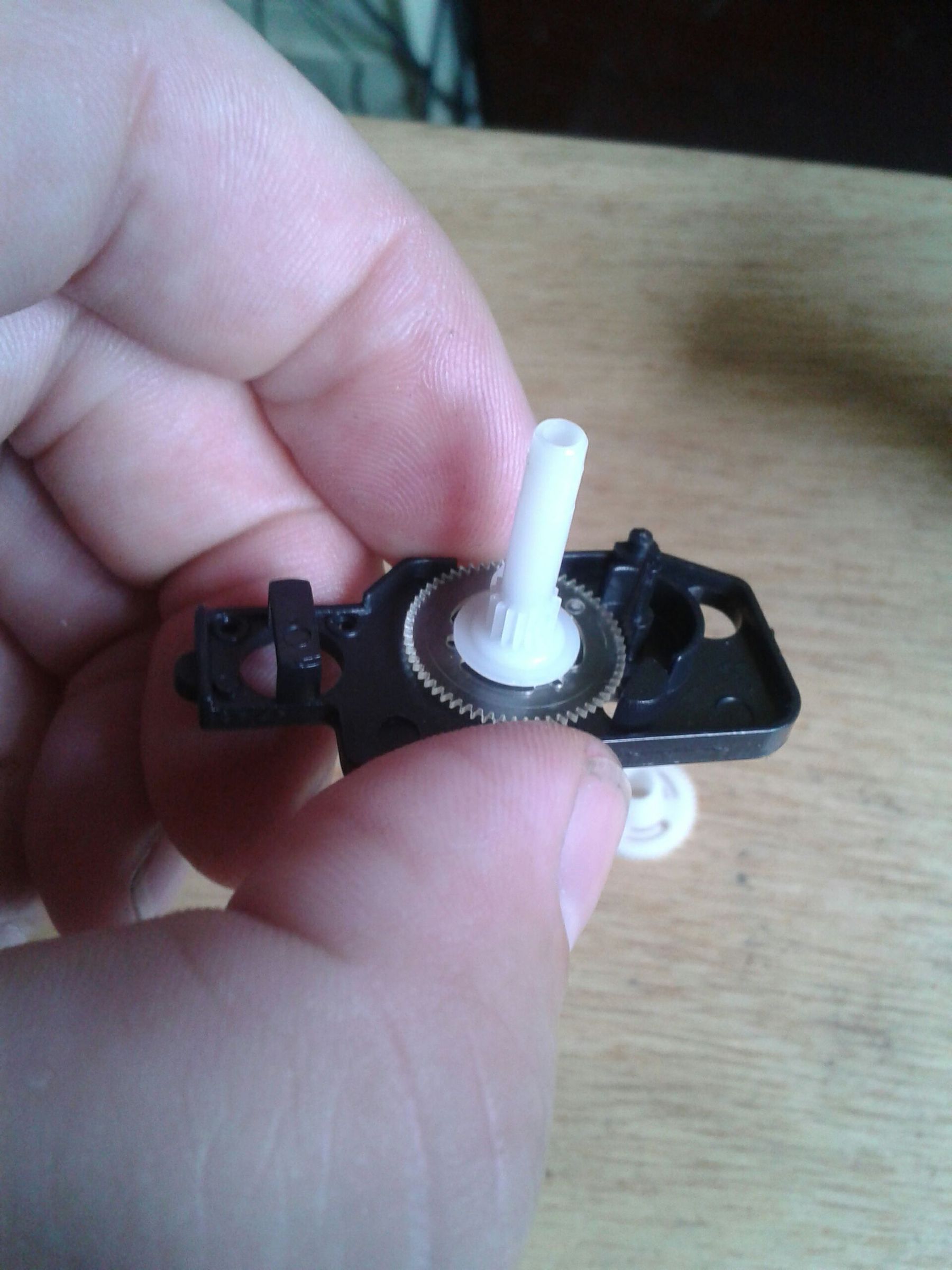 What's in a Quartz Clock : 9 Steps - Instructables