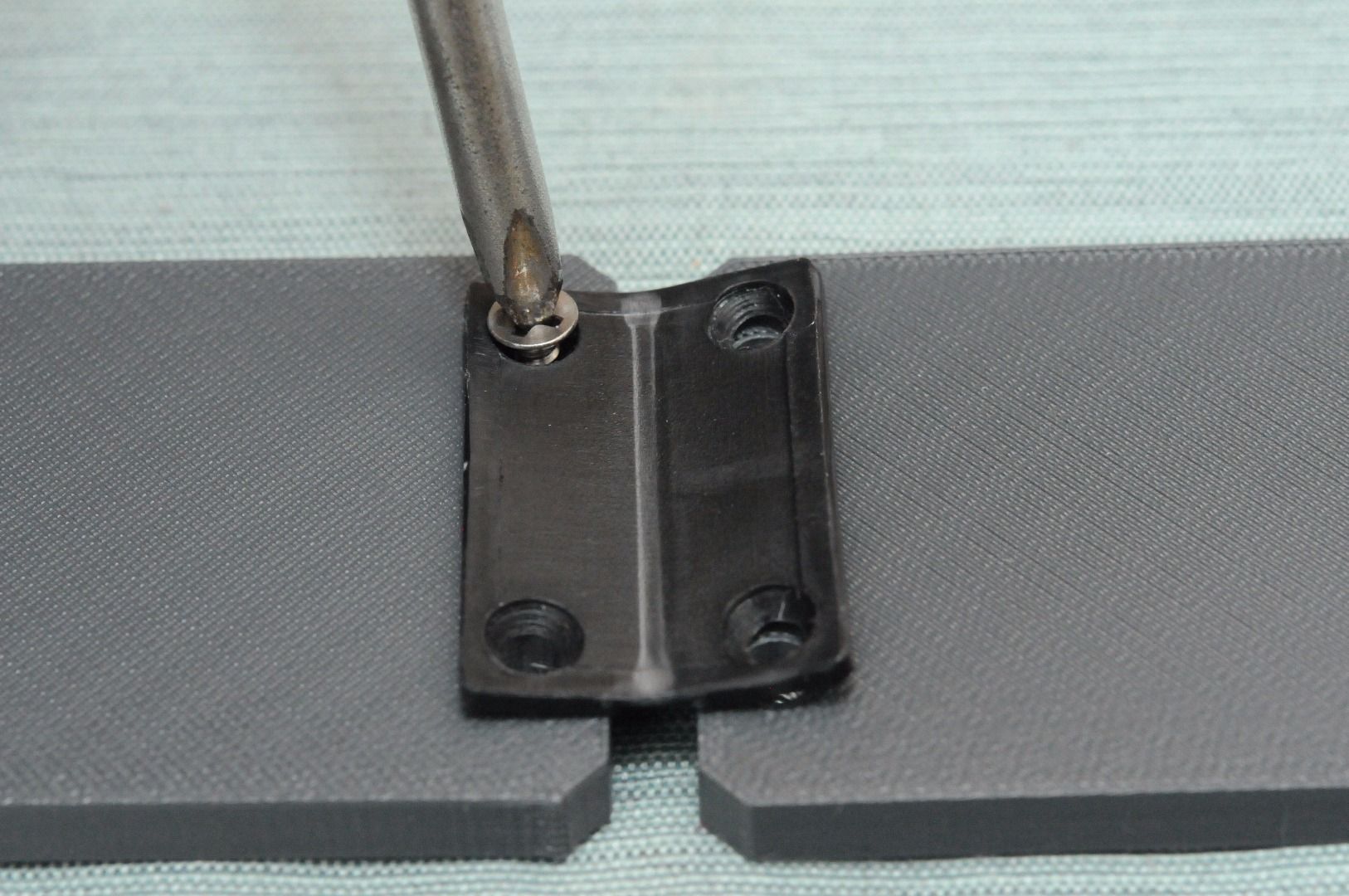 Low-Cost Linear Actuator Based on the Sarrus Linkage : 11 Steps (with ...