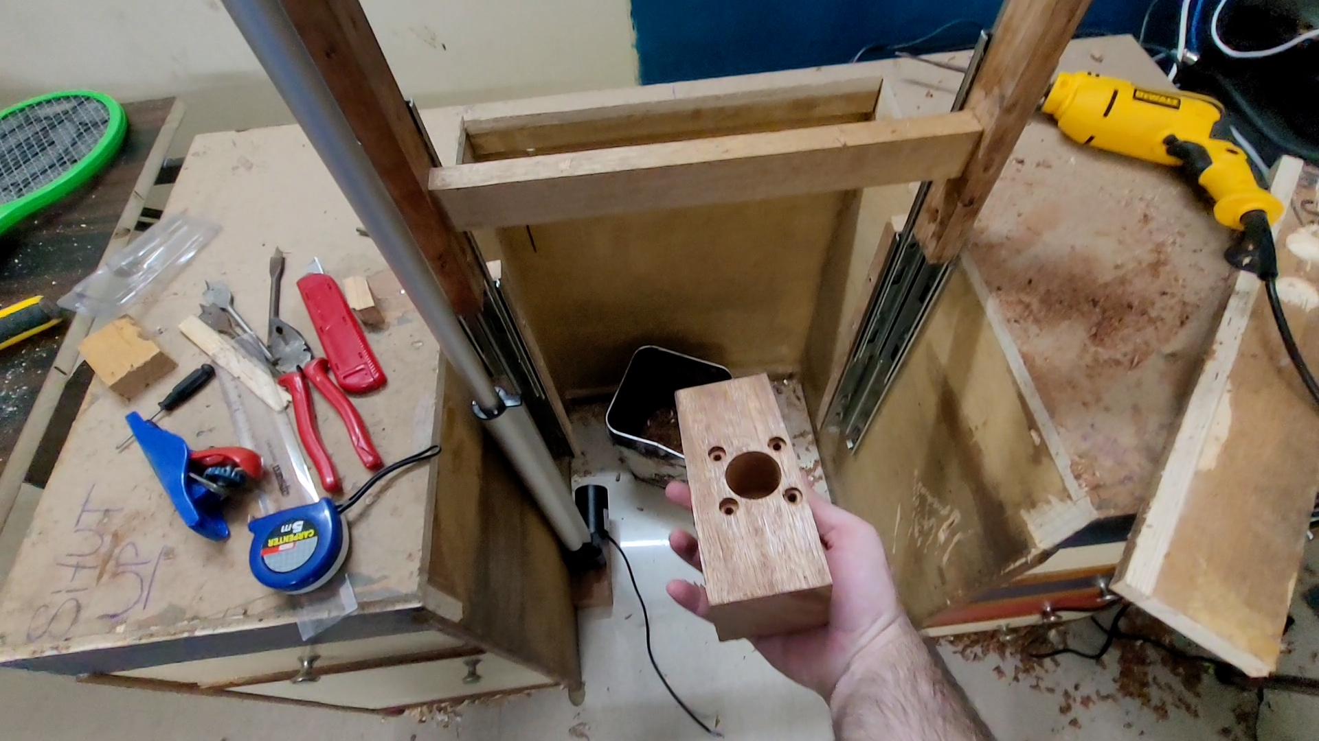 DIY Height Adjustable Desk : 8 Steps - Instructables