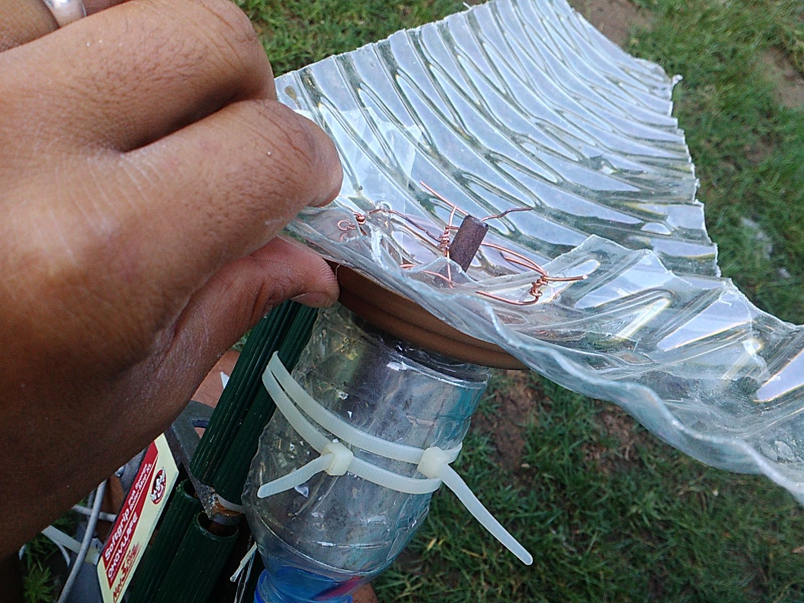 How to Make Wind Turbine From Plastic Bottles : 6 Steps - Instructables