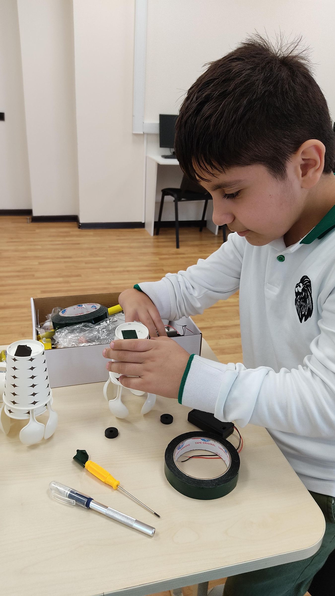 Robotics for School: Create Four Easy Robots Using Simple Materials ...