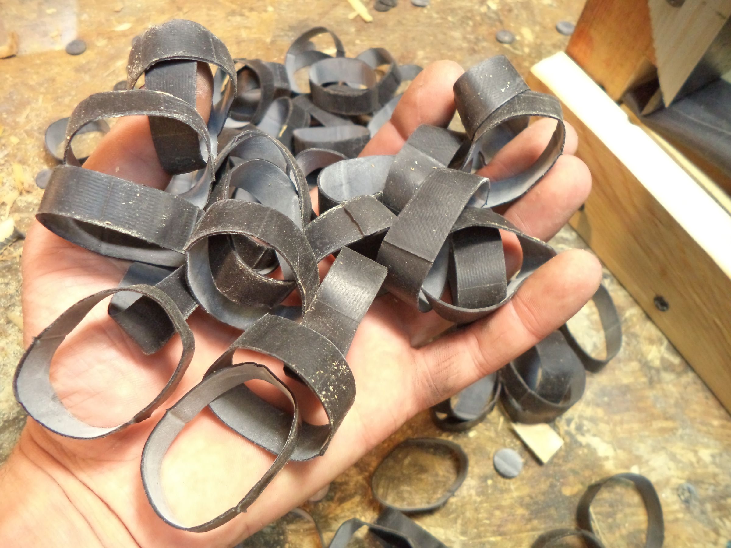 Backpack Cargo Net From Inner Tubes : 26 Steps (with Pictures ...