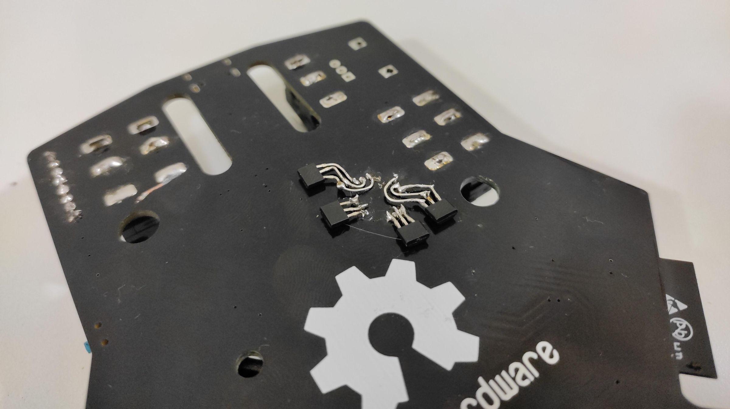 ESP-32 Based BLE Mouse With Magnetic Mouse Pad : 17 Steps (with ...