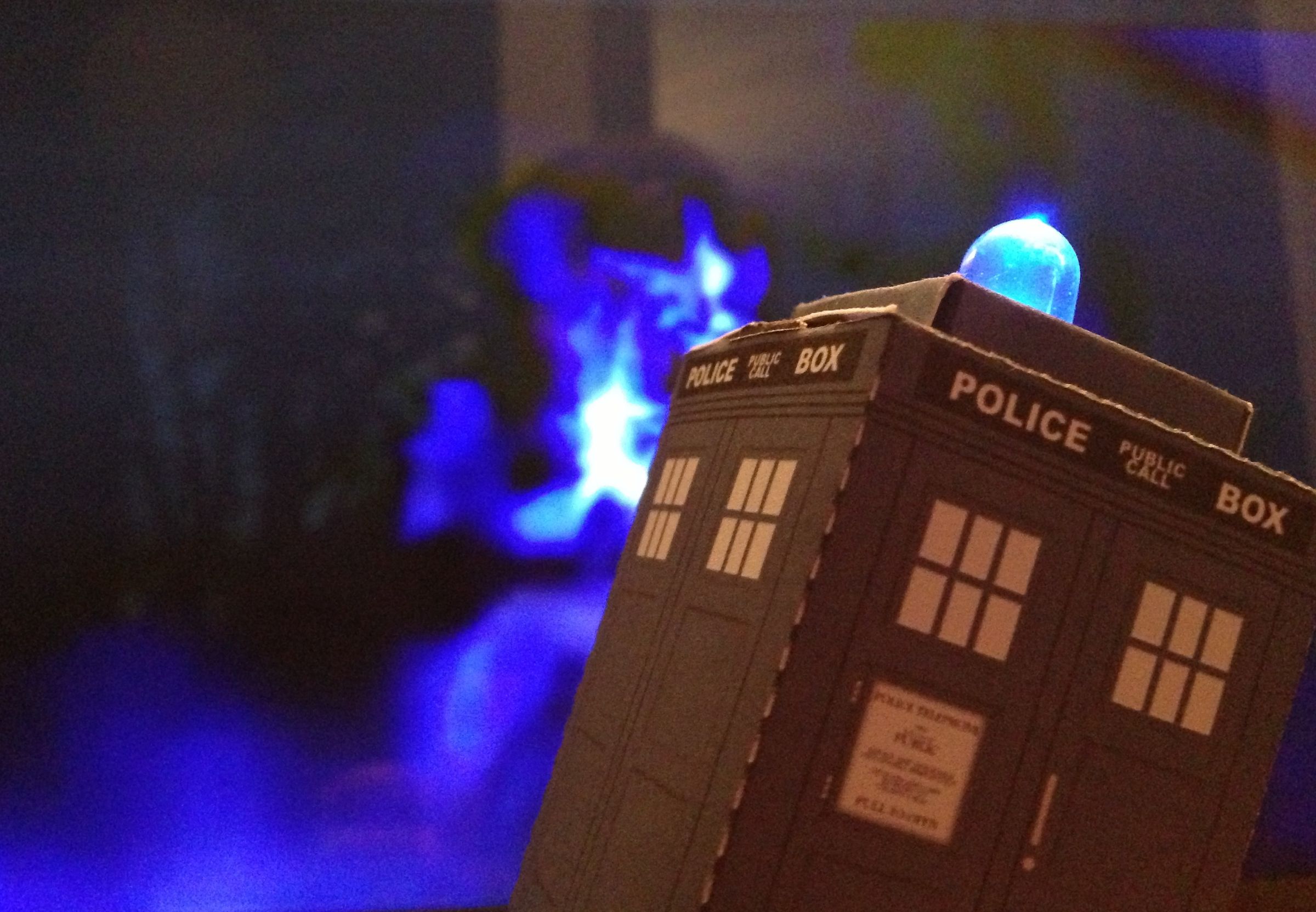 Spinning Blinking Papercraft Tardis : 6 Steps (with Pictures) - Instructables