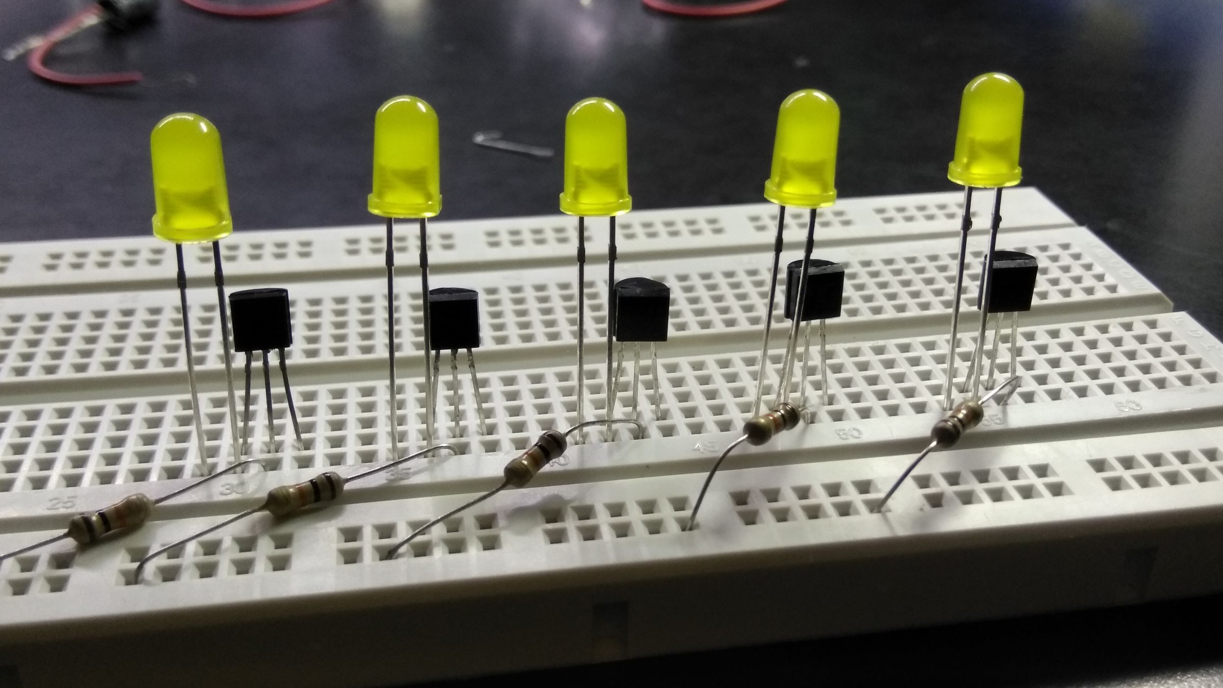 5 LED CHASER USING a TRANSISTOR : 7 Steps (with Pictures) - Instructables