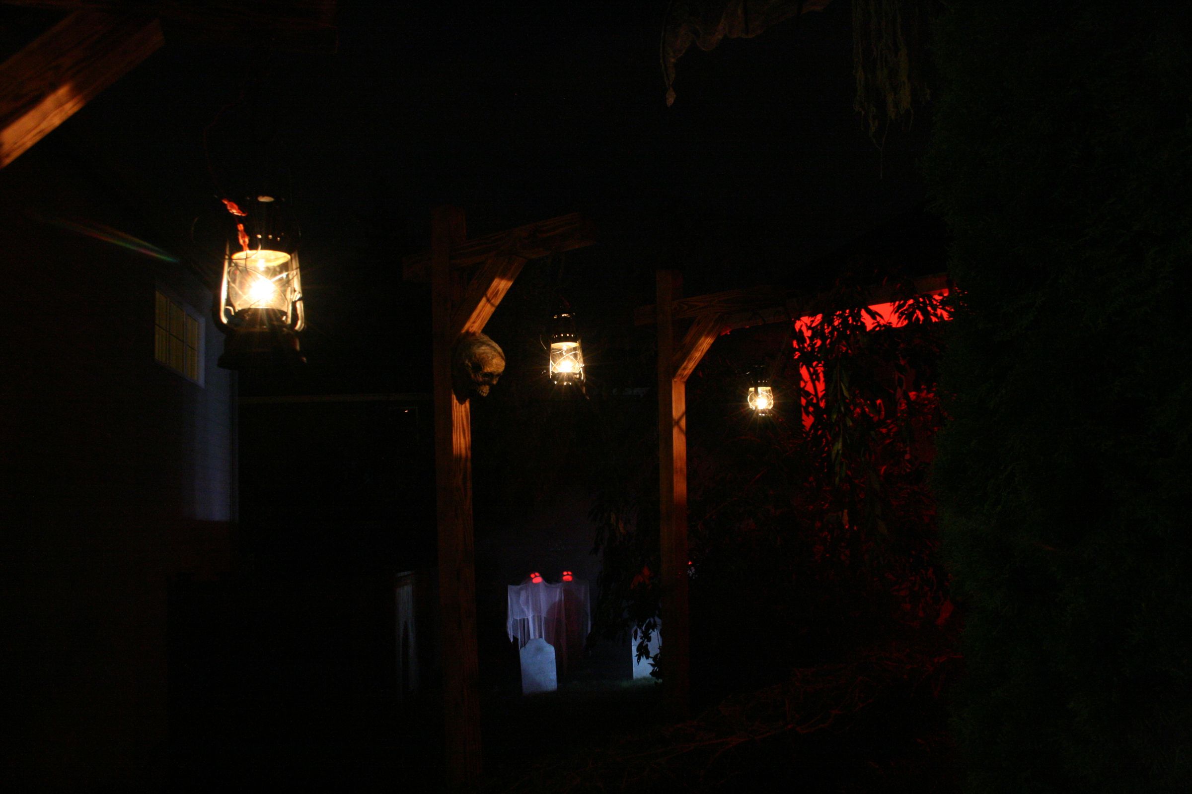 Haunted Walkway Lantern Posts : 7 Steps (with Pictures) - Instructables
