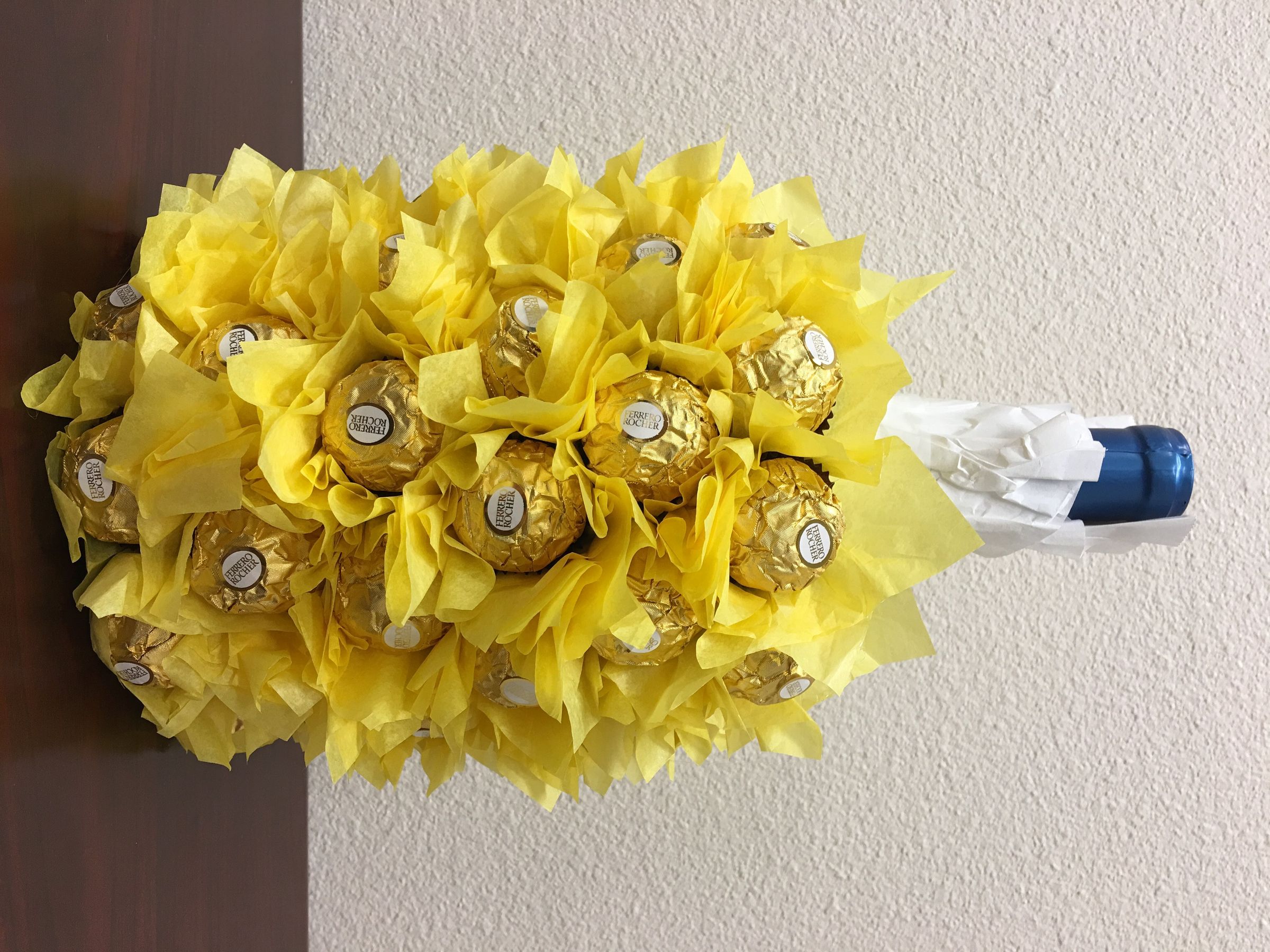 Pineapple Wrapped Bottle of Wine : 7 Steps (with Pictures) - Instructables